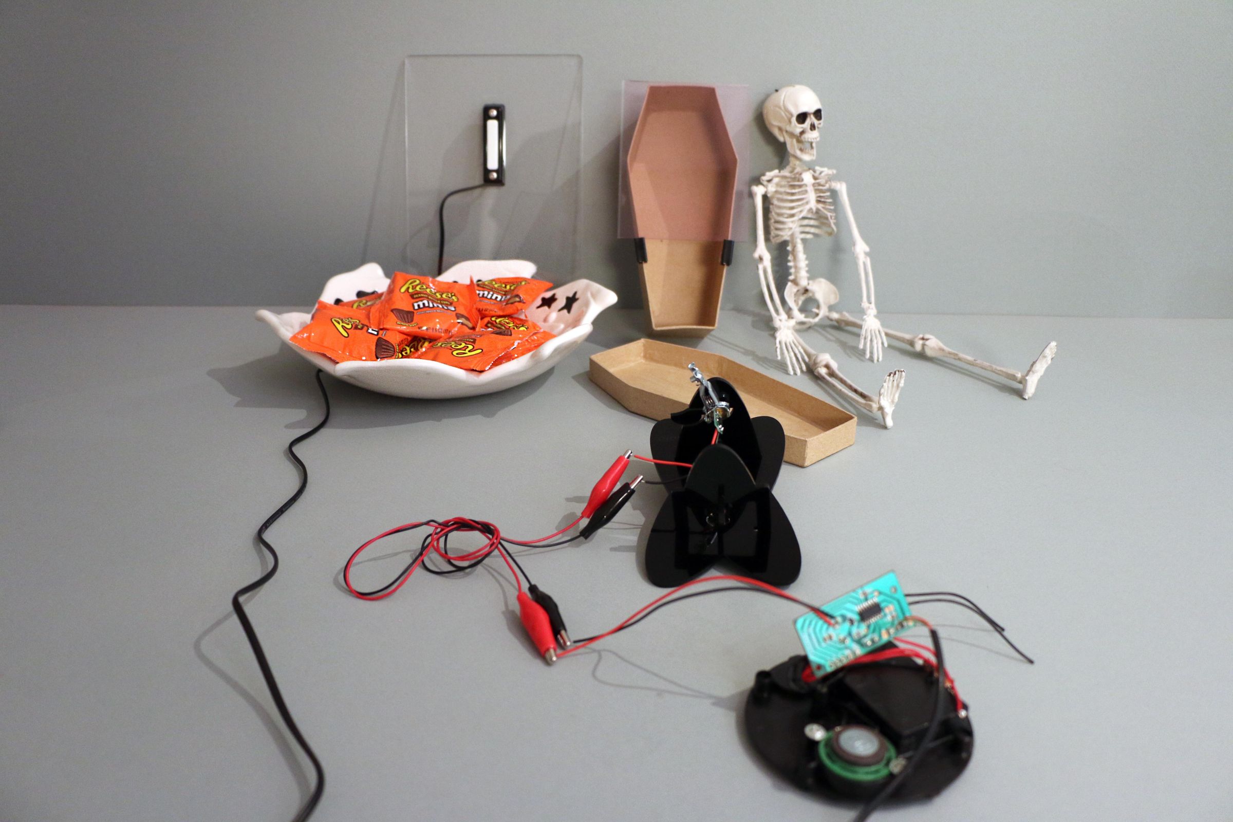 Skeleton Hologram Activated by Doorbell… : 4 Steps - Instructables