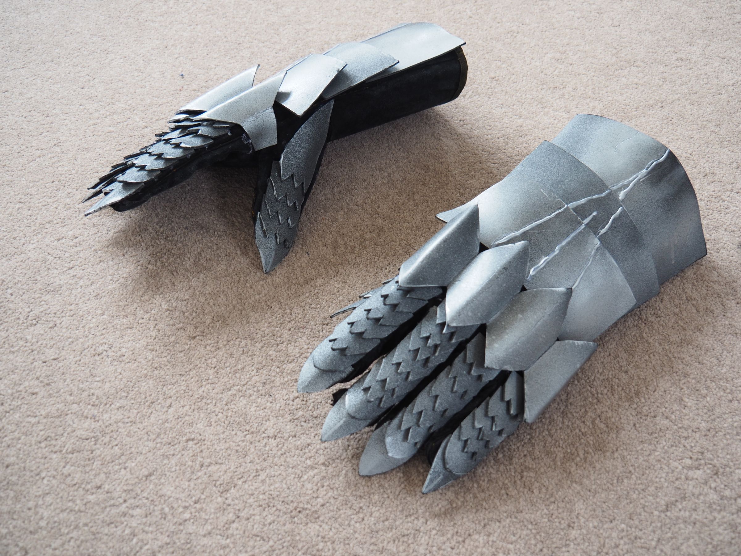 Ring Wraith Gauntlets : 9 Steps (with Pictures) - Instructables