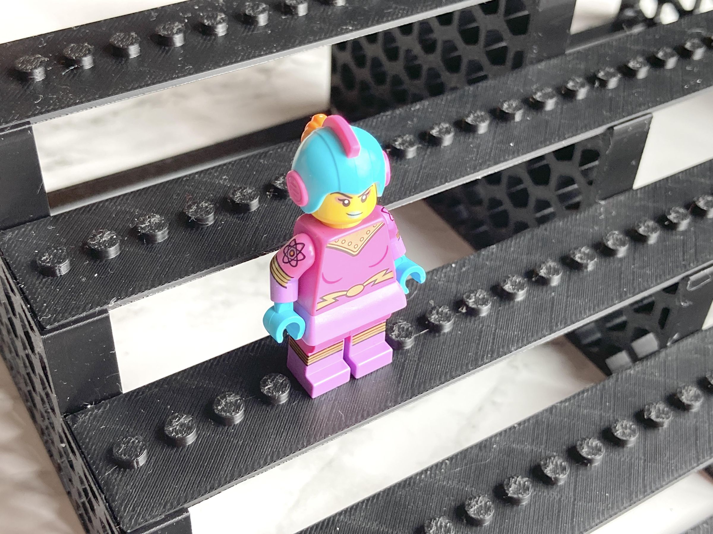 LEGO Minifig Stand / Display : 10 Steps (with Pictures) - Instructables