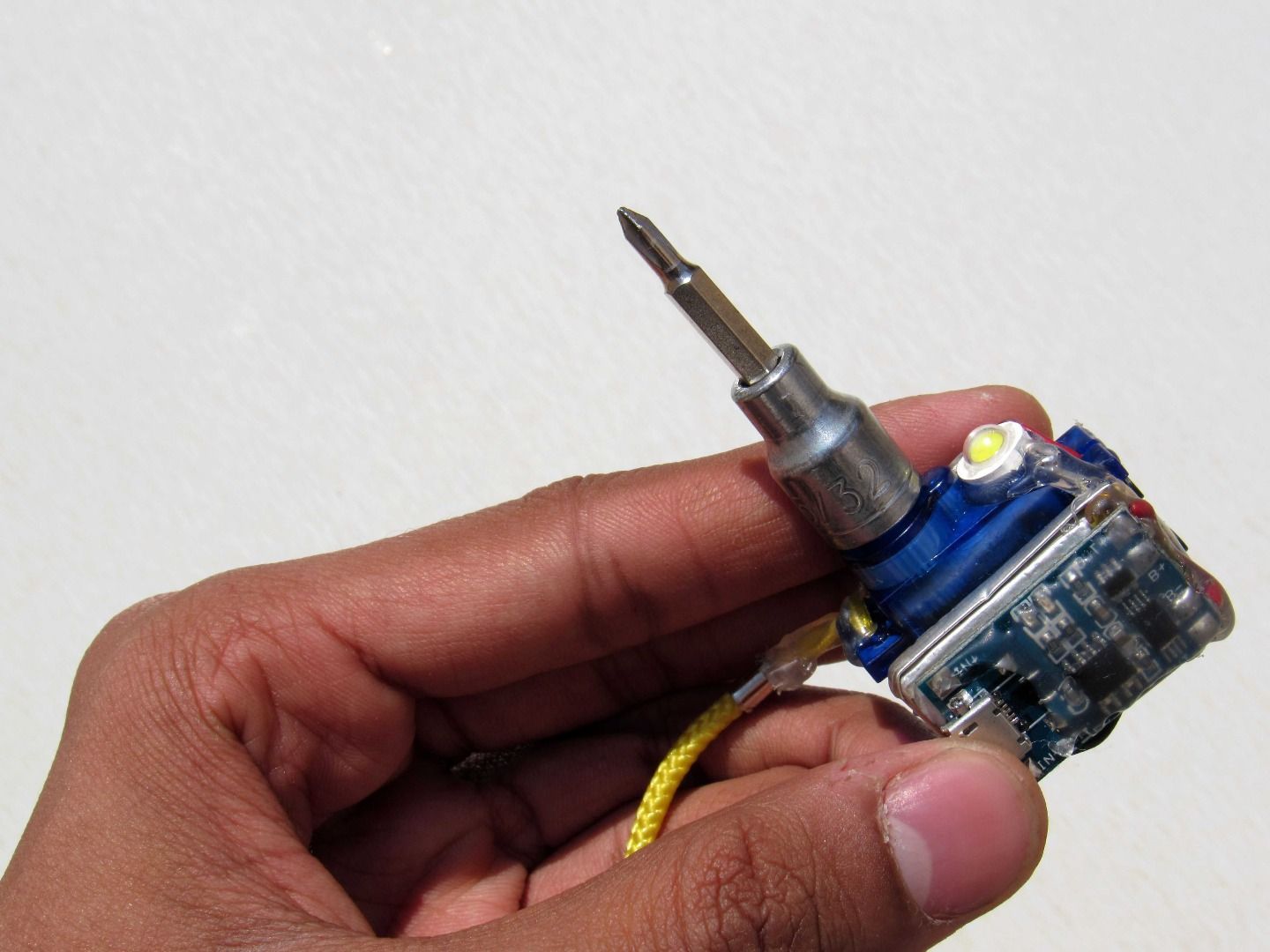 Mini Electric Screwdriver Tool in a Keychain ! - " World's Smallest ...
