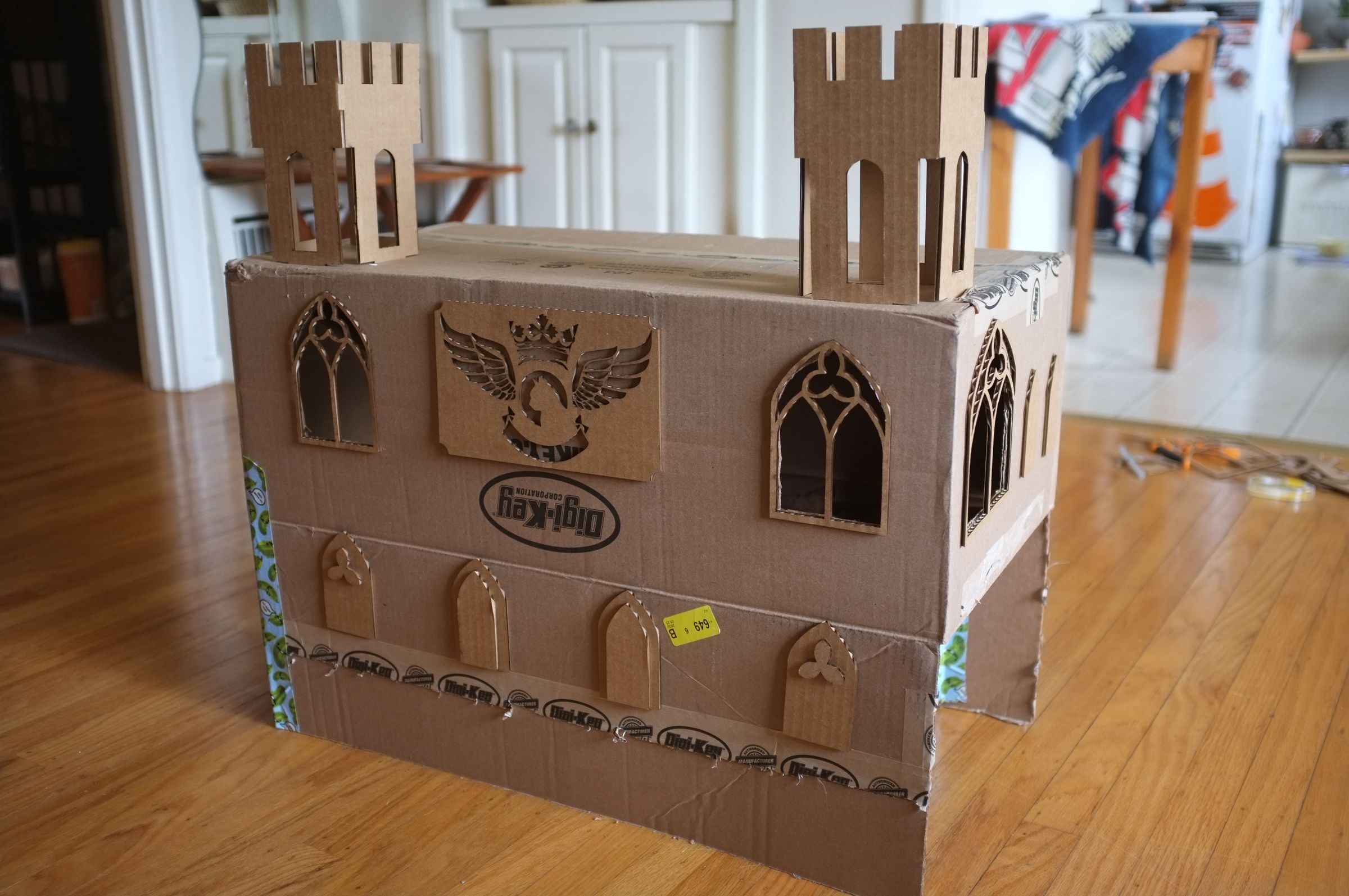 Blinging Out a Cardboard Cat Fort : 5 Steps (with Pictures) - Instructables