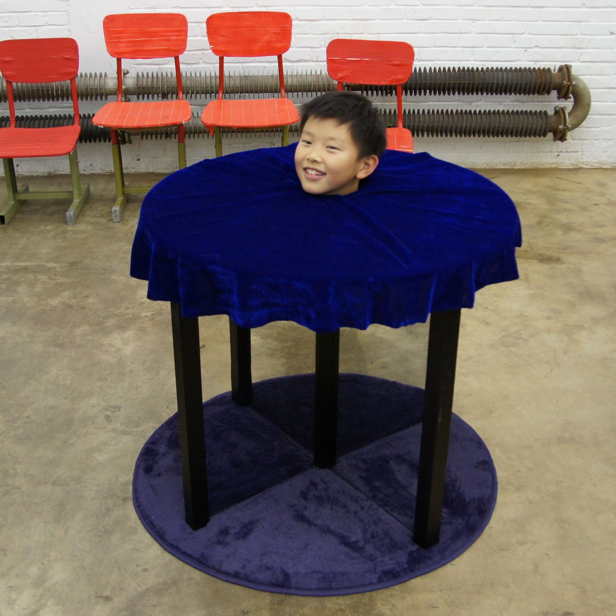 Halloween Hand Grab Scare / Floating Head Illusion : 6 Steps (with ...