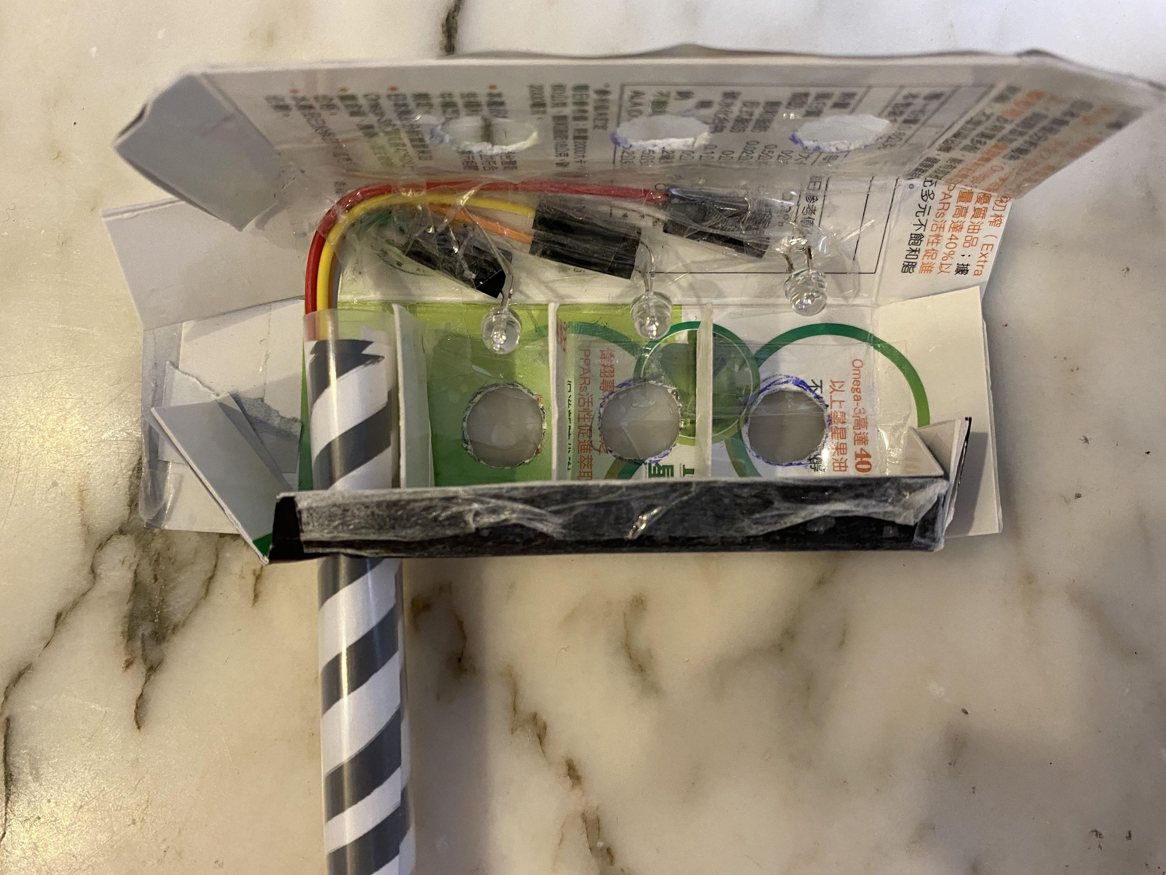 Traffic Light Circuit : 5 Steps - Instructables