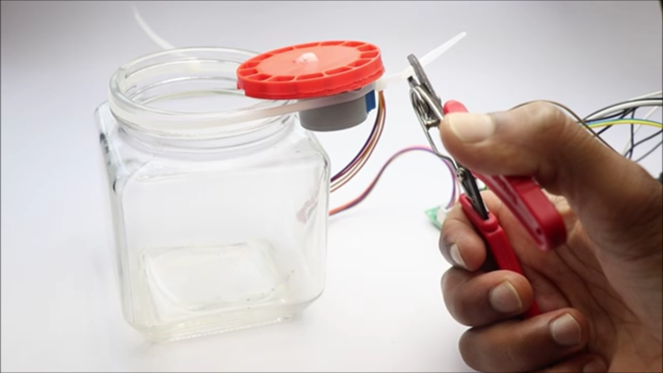How to Make Arduino Powered Fish Feeder : 6 Steps (with Pictures ...