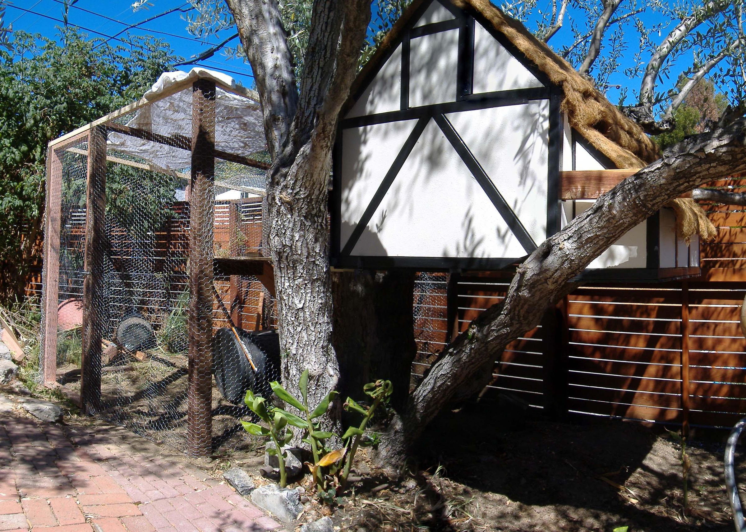 Half Timbered Thatched Roof Chicken Coop Treehouse : 4 Steps (with ...
