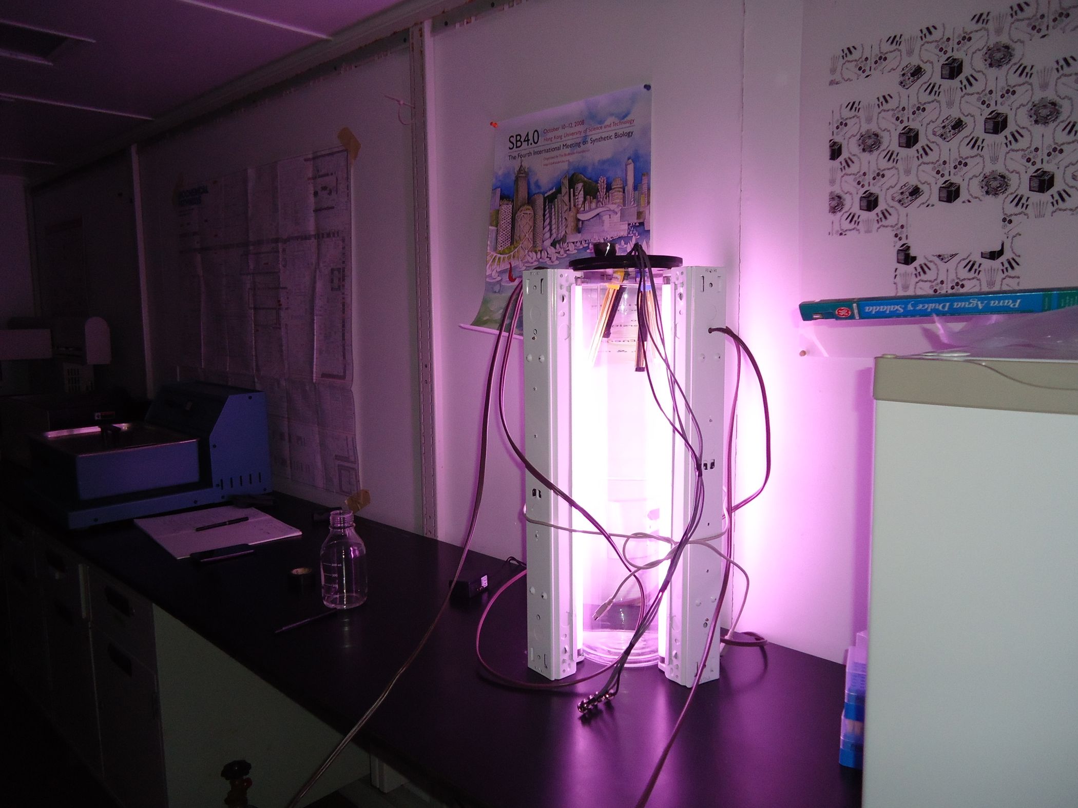 Biomonstaaar's Fluorescent Lights : 10 Steps - Instructables
