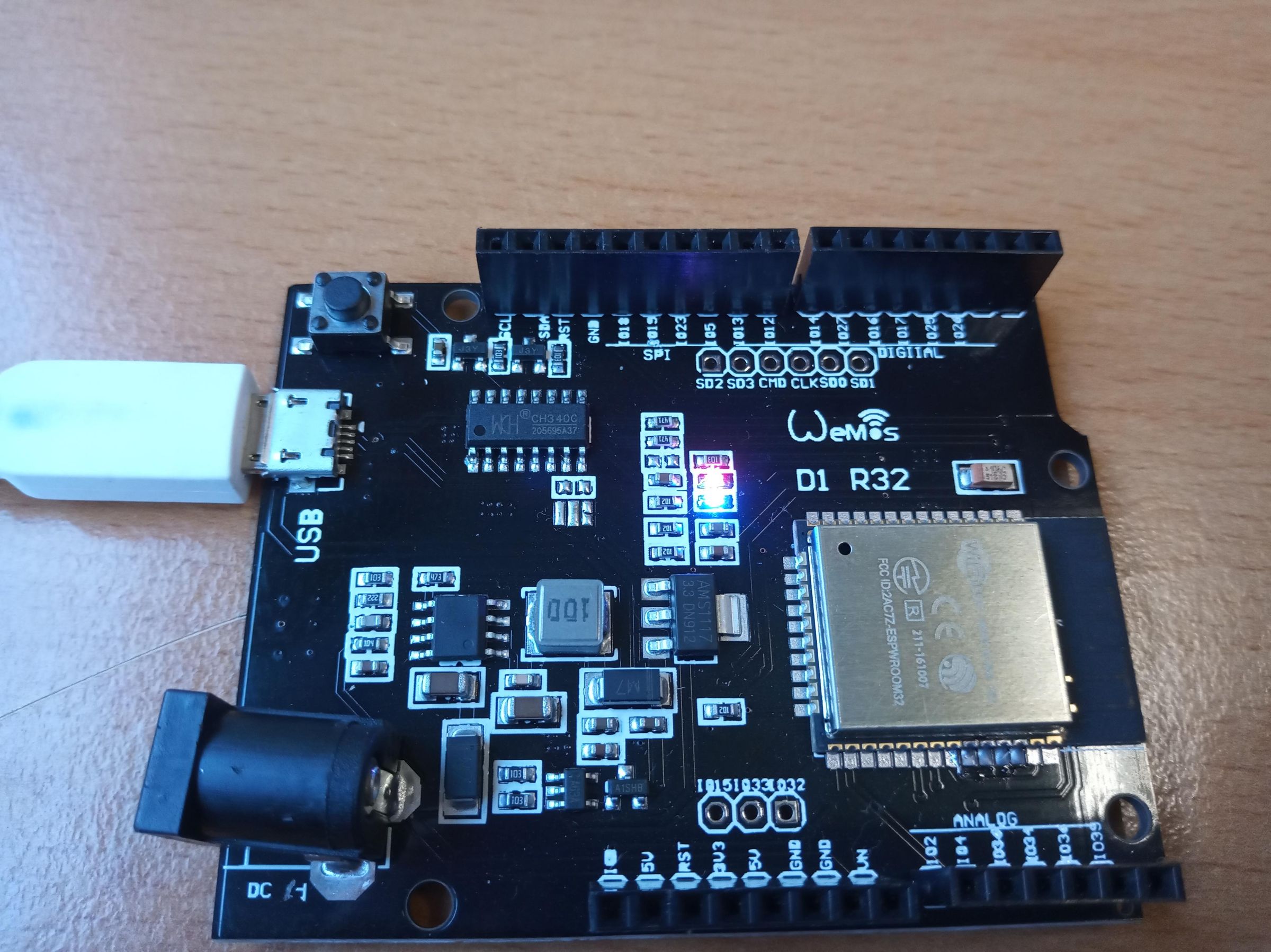 How to Set Up and Use WeMos TTgo ESP32 Uno D1 R32 : 3 Steps - Instructables