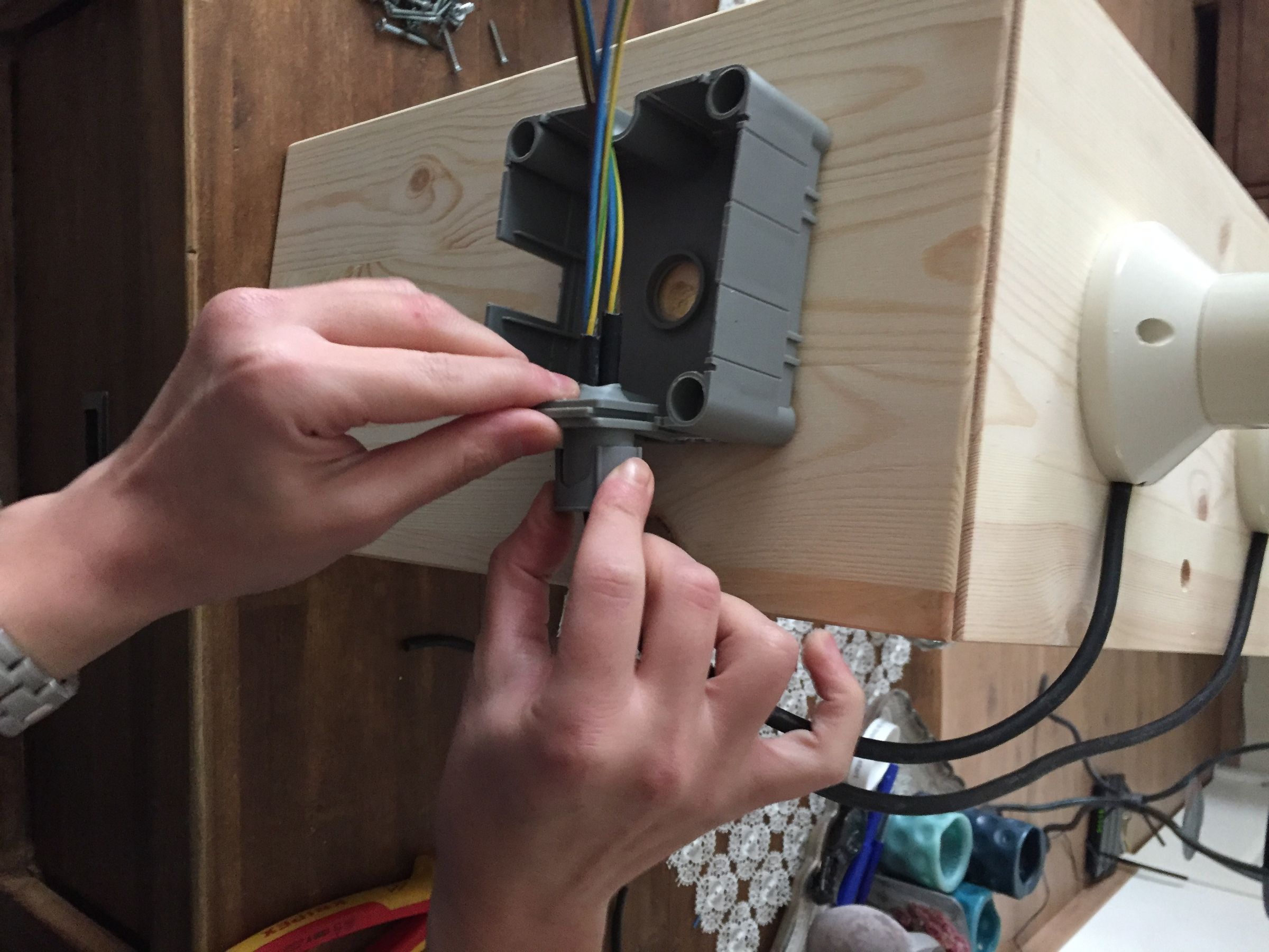Toiletkast : 9 Steps - Instructables