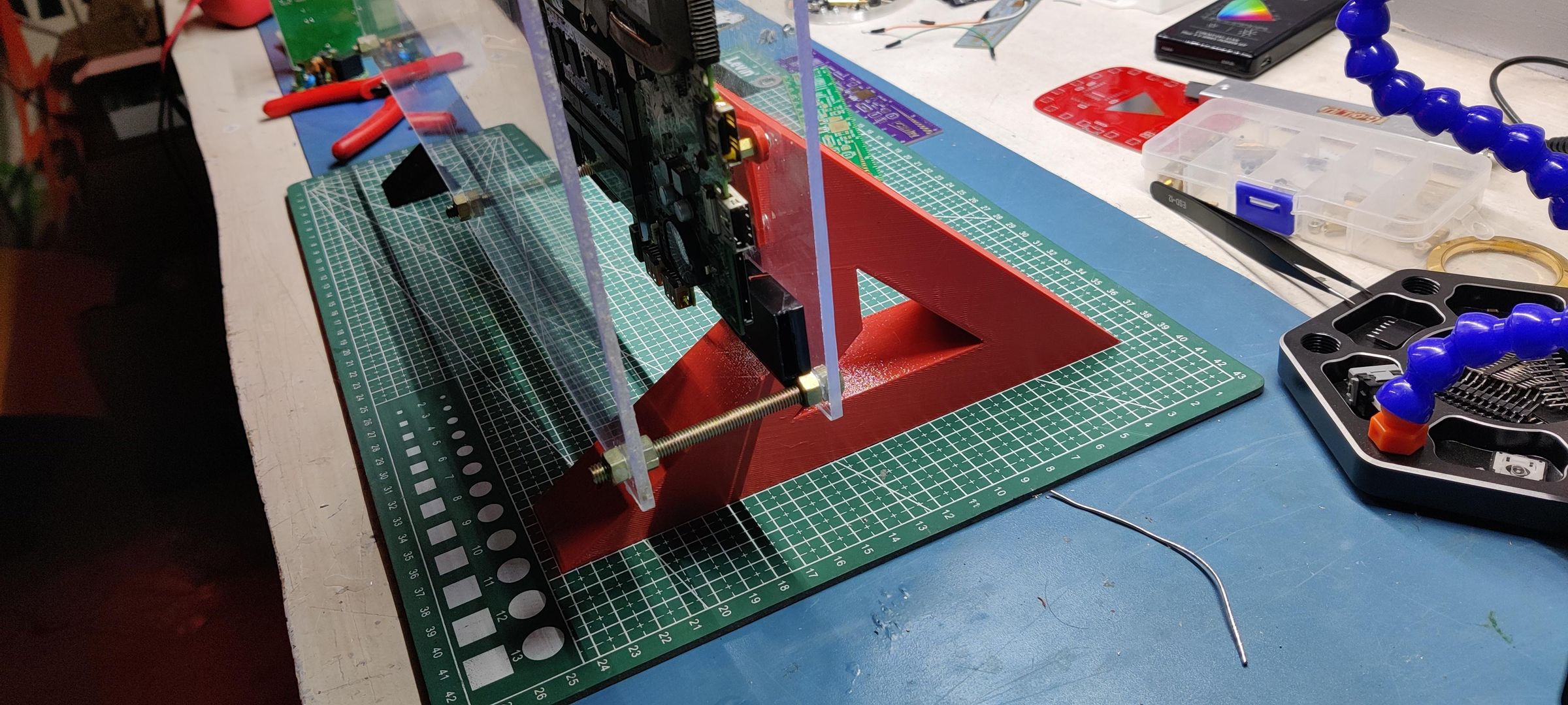 CyberDesk Ultra Pro Max : 20 Steps (with Pictures) - Instructables