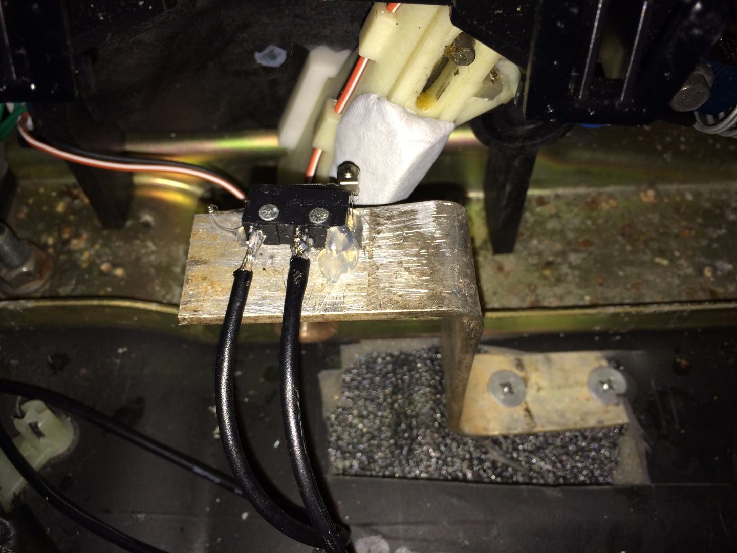 Jeep Grand Cherokee WJ Reverse Light Hack : 10 Steps - Instructables