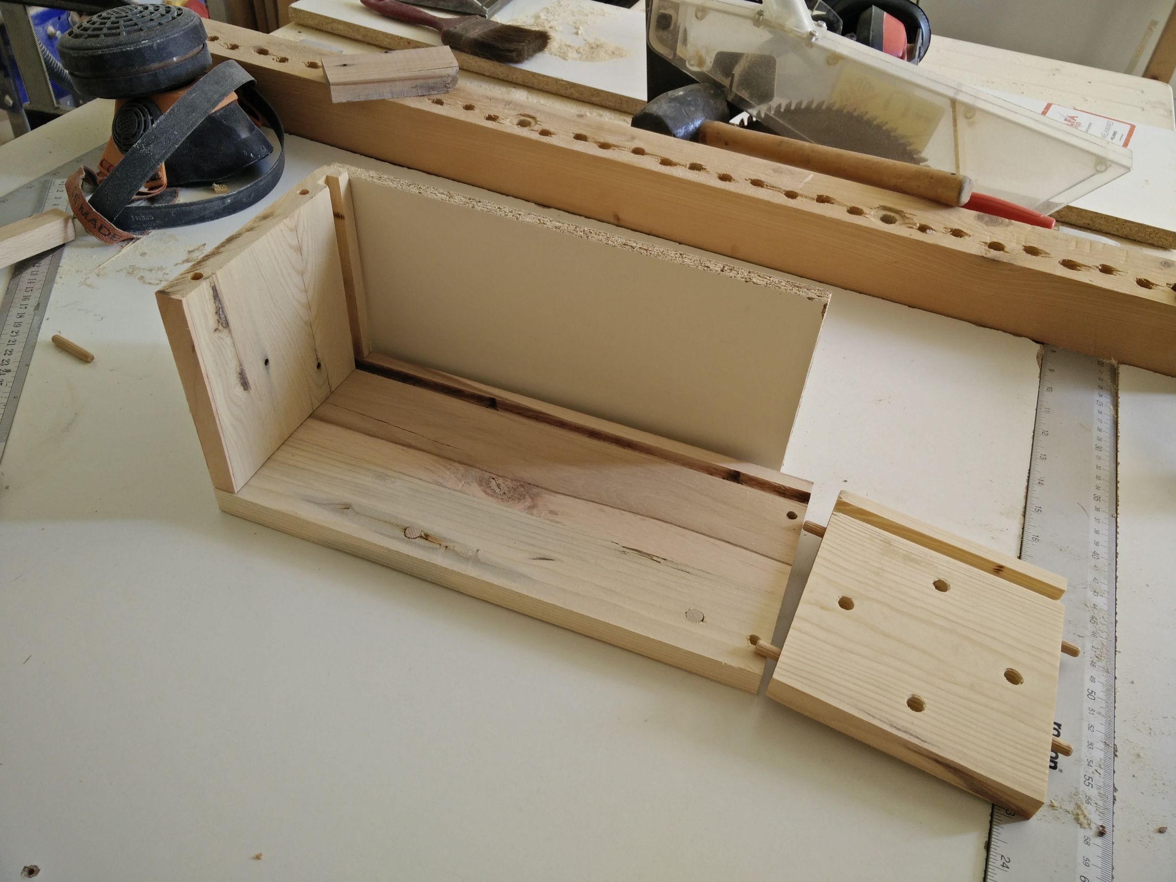 How to Build a Desk From Pallet Wood : 12 Steps (with Pictures ...