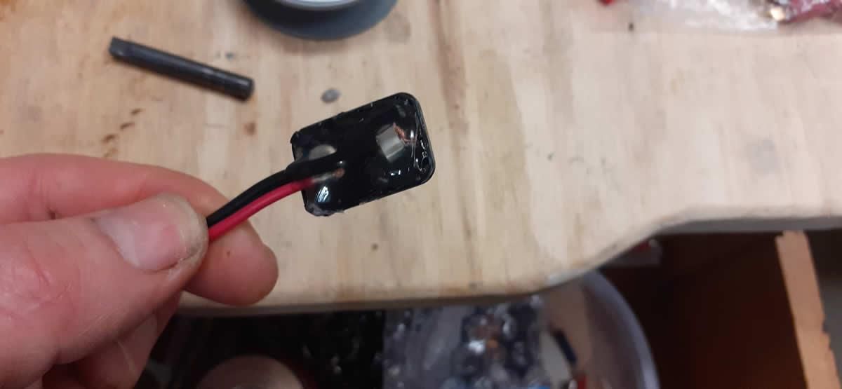 Replacing Normal Batteries With 18650 Rechargeable Batteries : 6 Steps ...