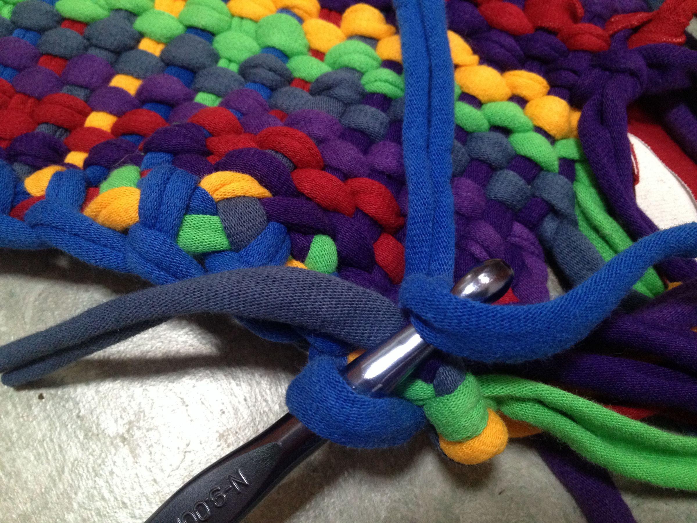 Rug Woven From T-shirts : 6 Steps (with Pictures) - Instructables