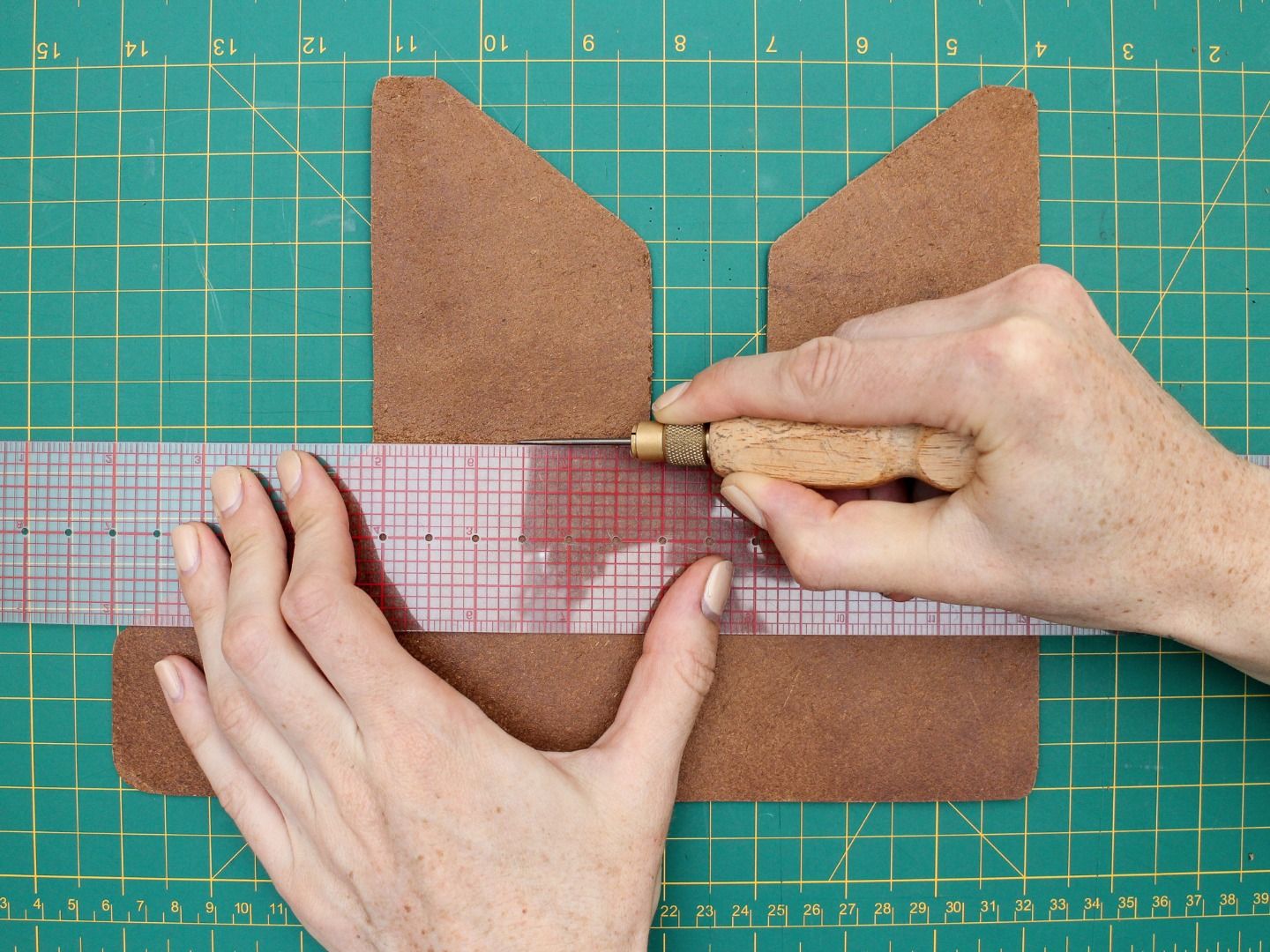 Gouging and Folding Leather : 6 Steps - Instructables