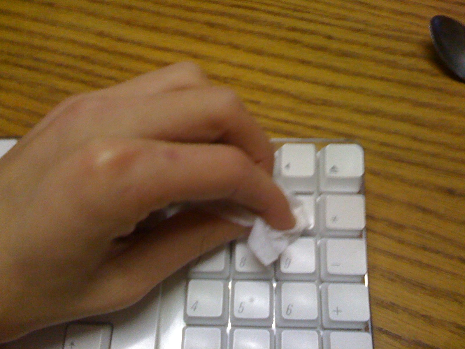 Washed Your White Apple Keyboard : 6 Steps - Instructables