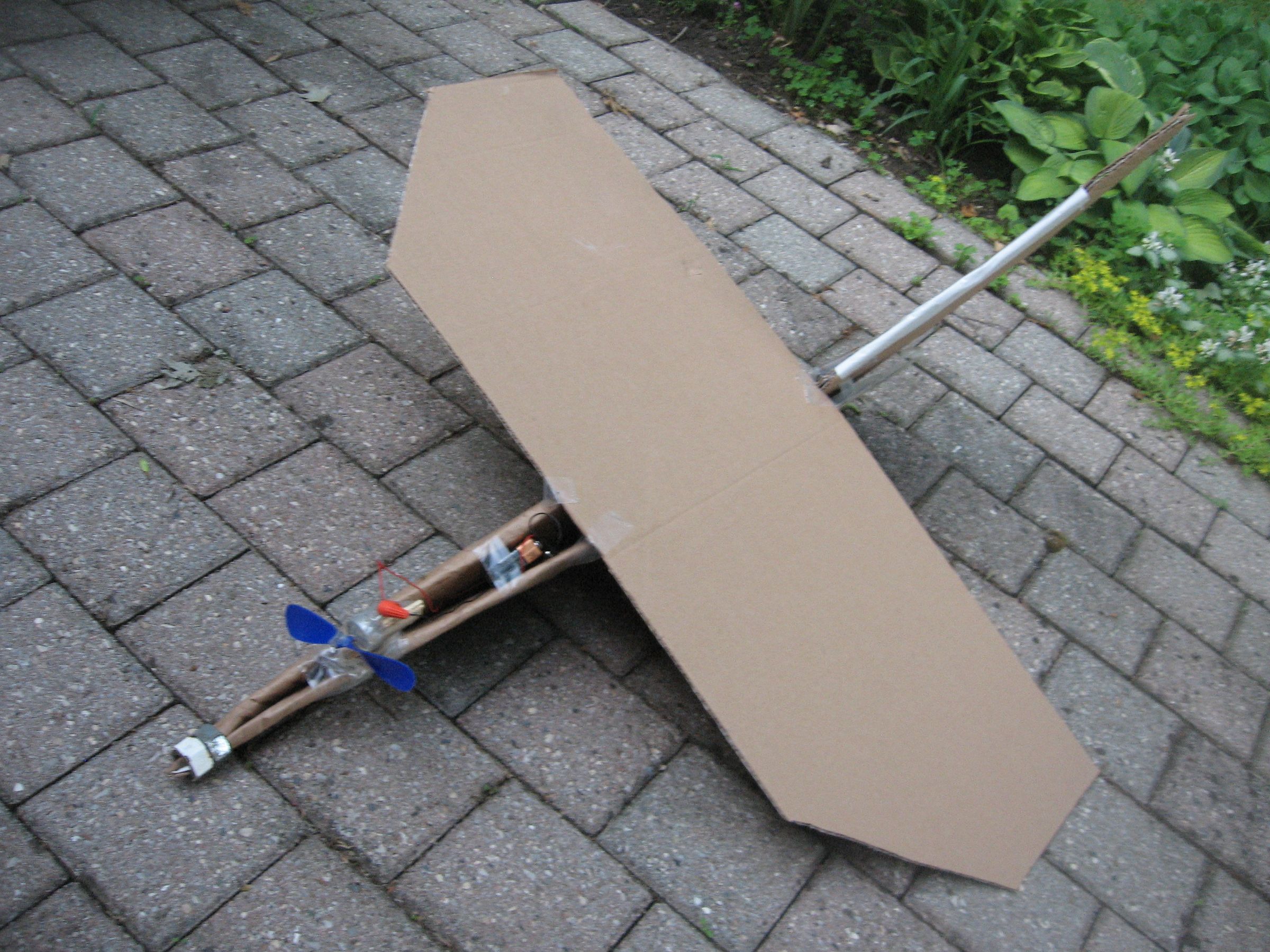 Huge Cardboard Airplane With Propeller That Is Powerd by Motor : 4 ...