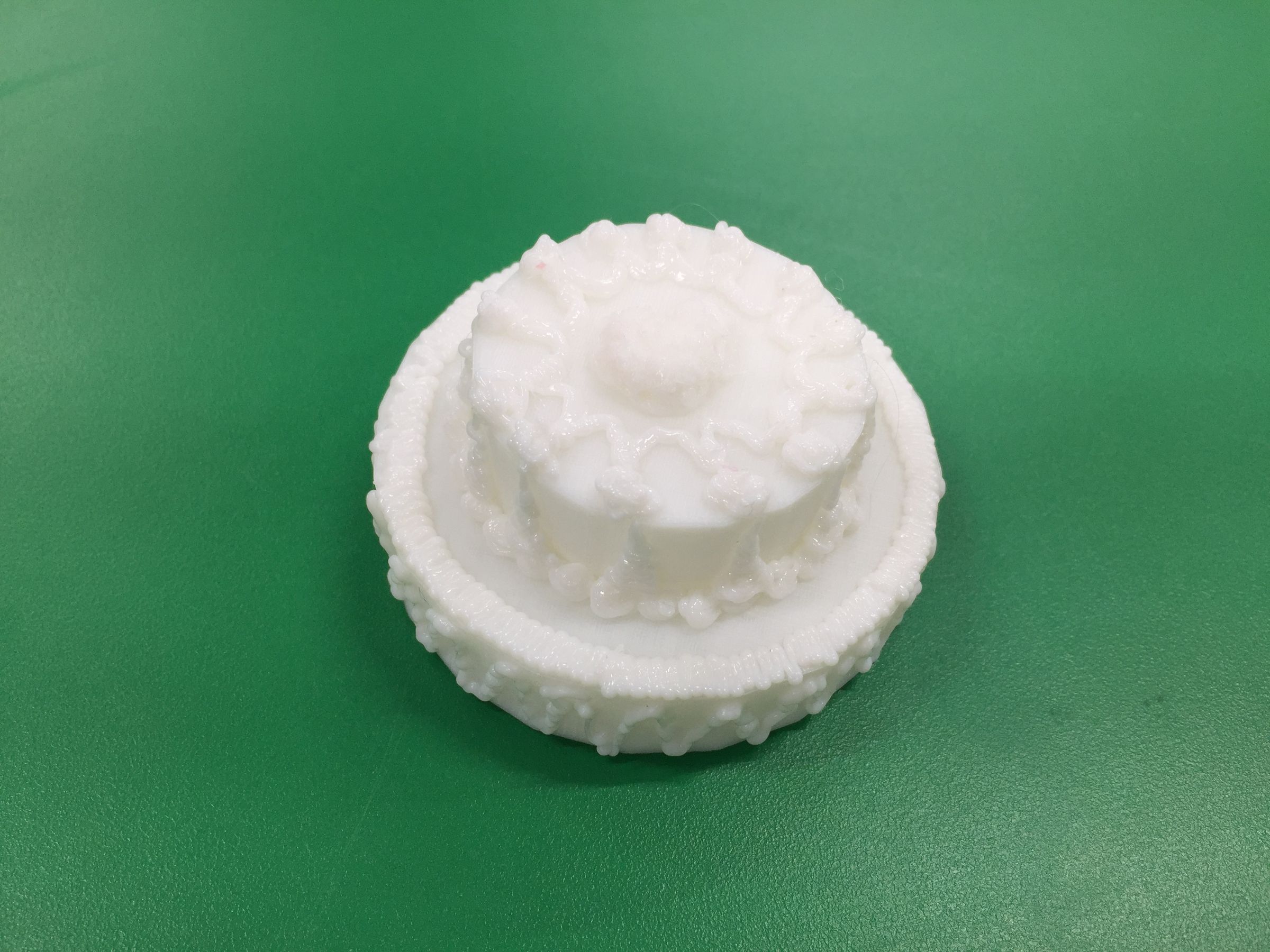 Make a Plastic Wedding Cake : 4 Steps - Instructables