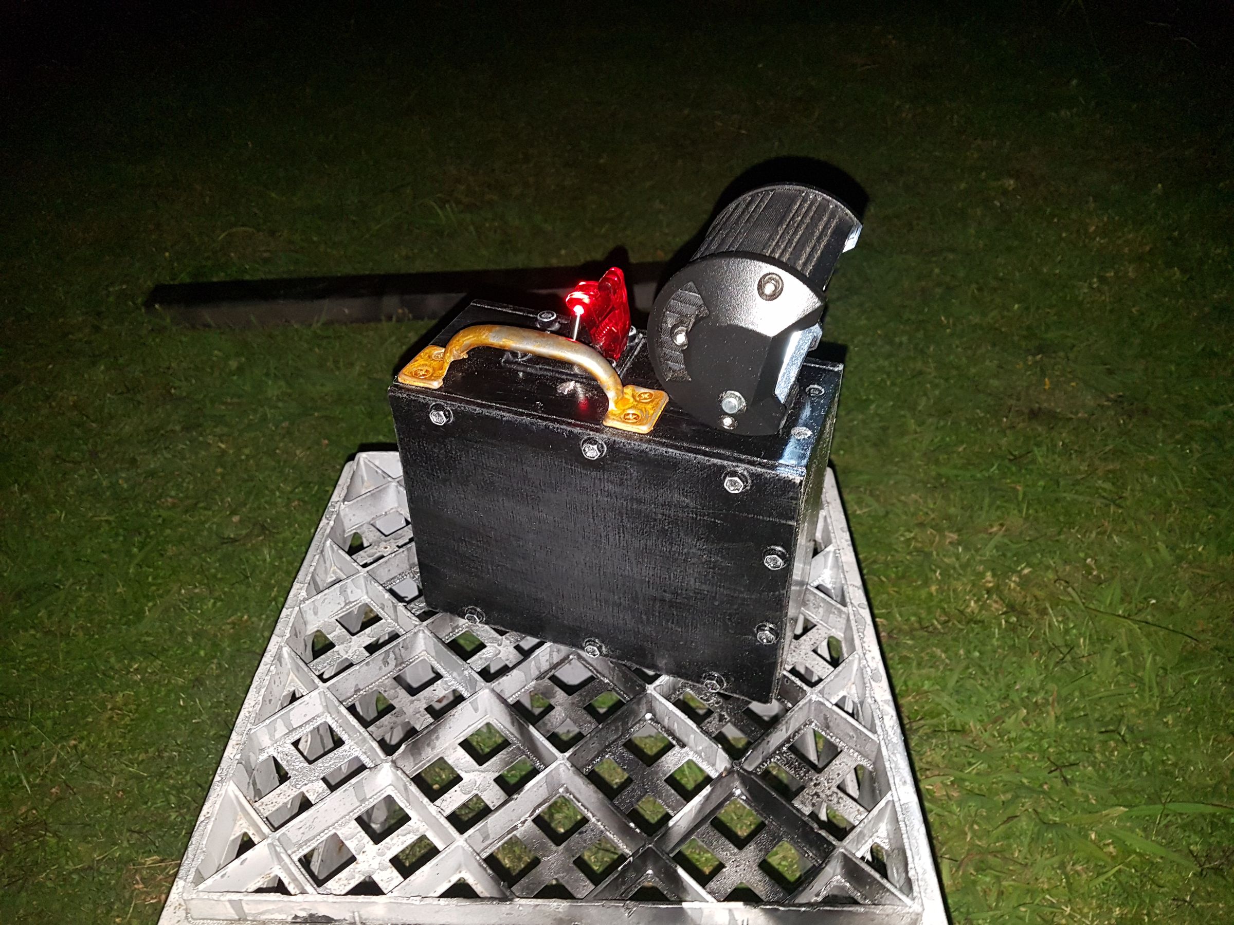 Zombie Apocalypse Electric Lantern : 6 Steps (with Pictures ...