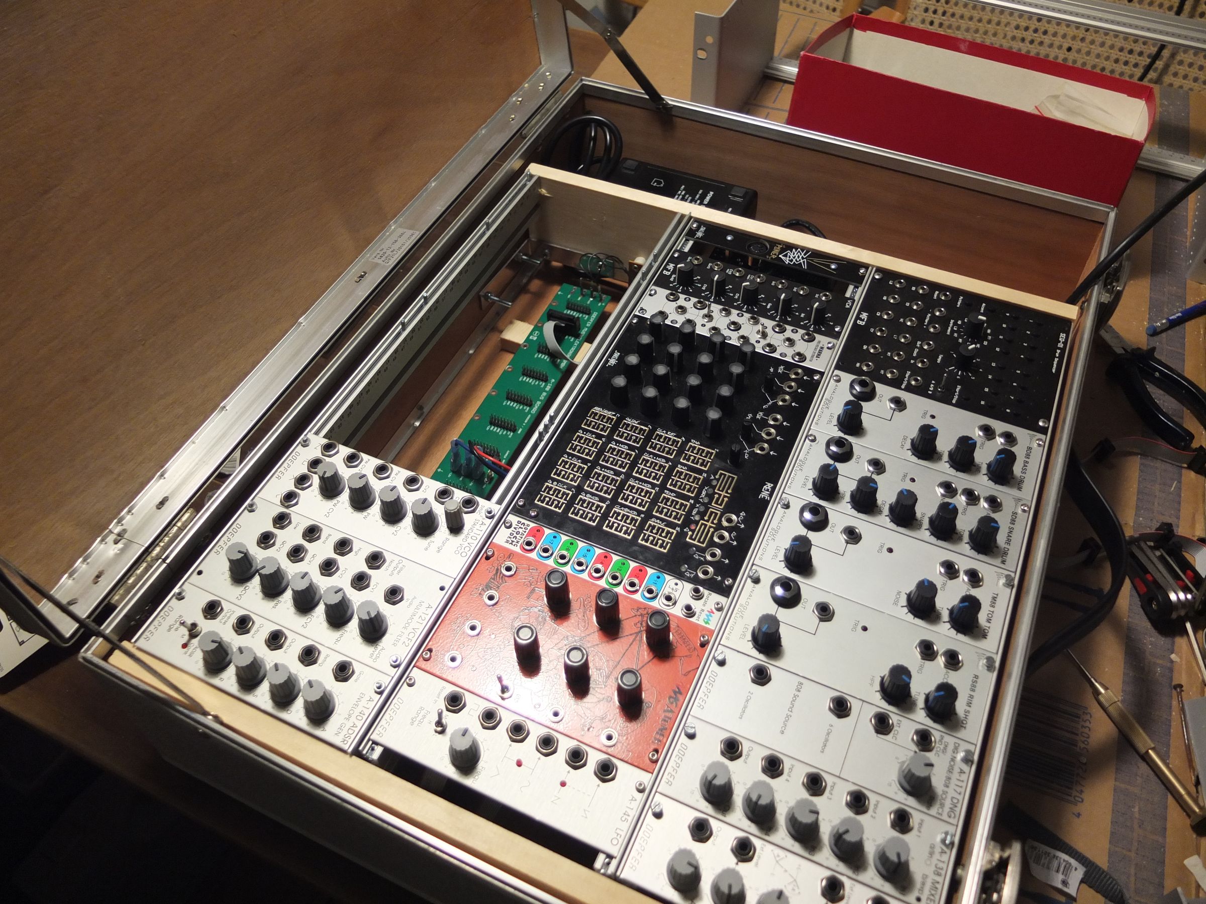 Build Your Own Low-cost Eurorack-Suitcase : 6 Steps (with Pictures ...