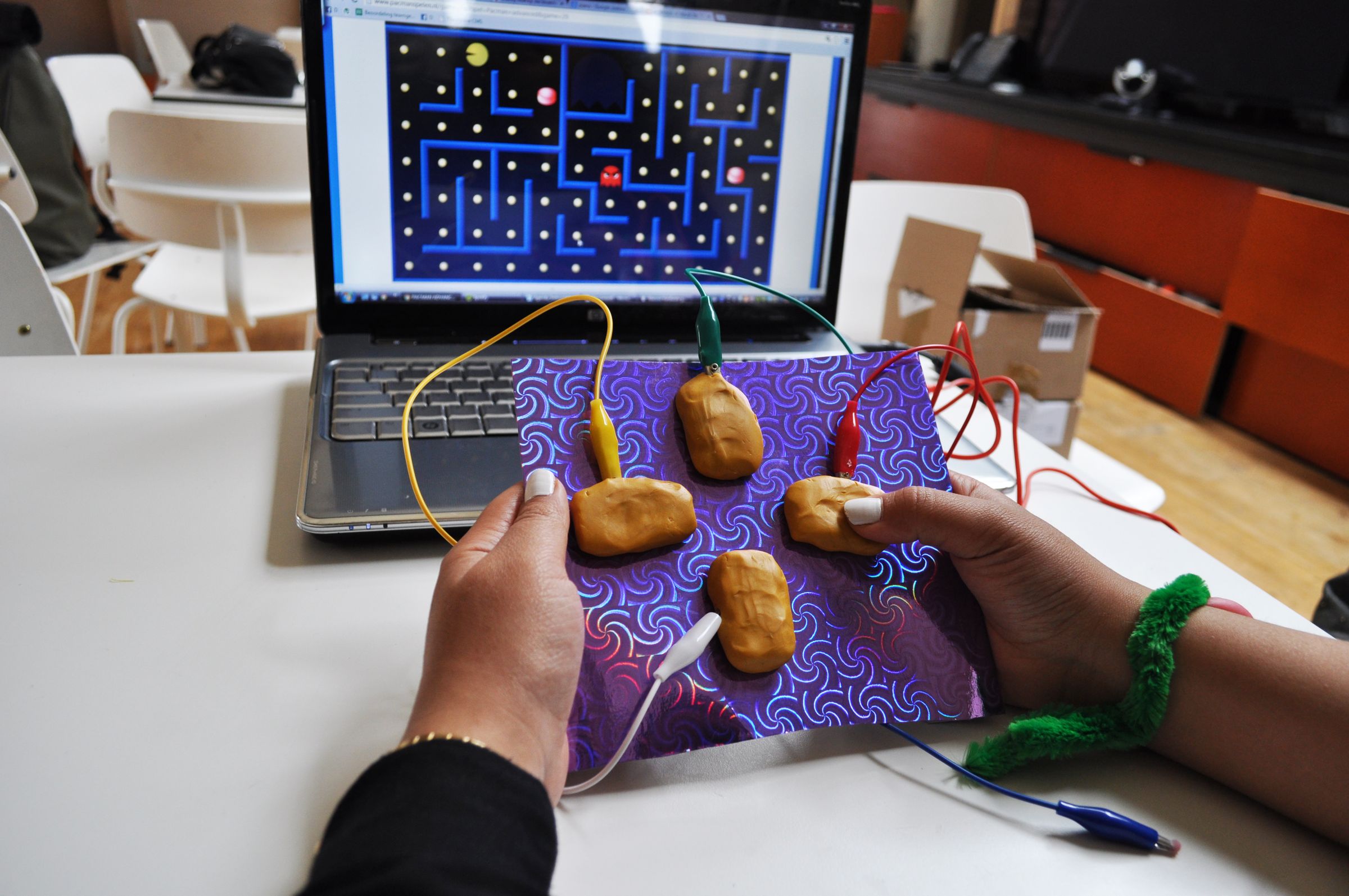 MaKey MaKey Experimenting / Experimenteer Met De MaKey MaKey : 8 Steps ...