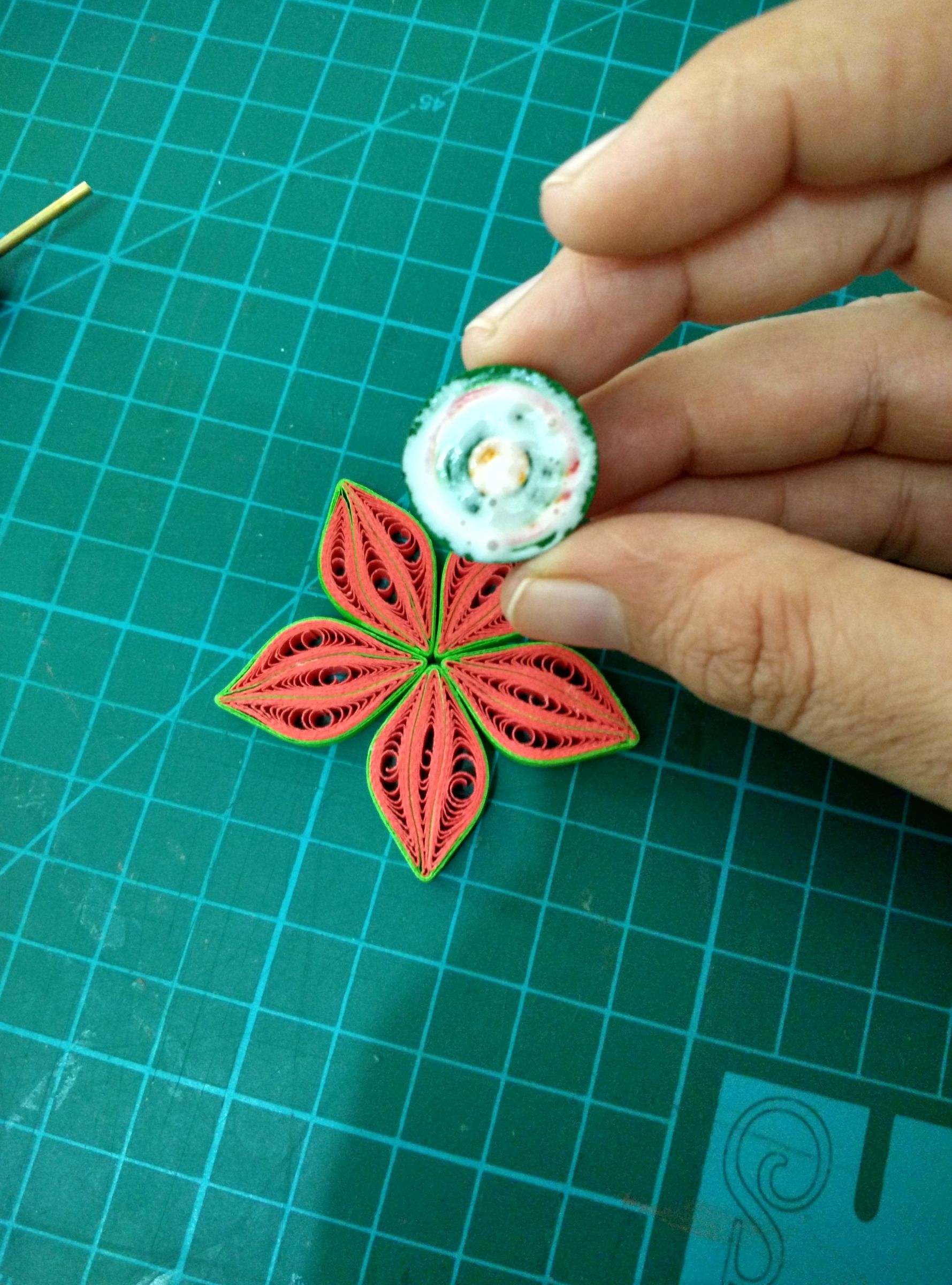 Gorgeous 3D Quilled Flowers and Leaves From Scratch! : 4 Steps (with ...