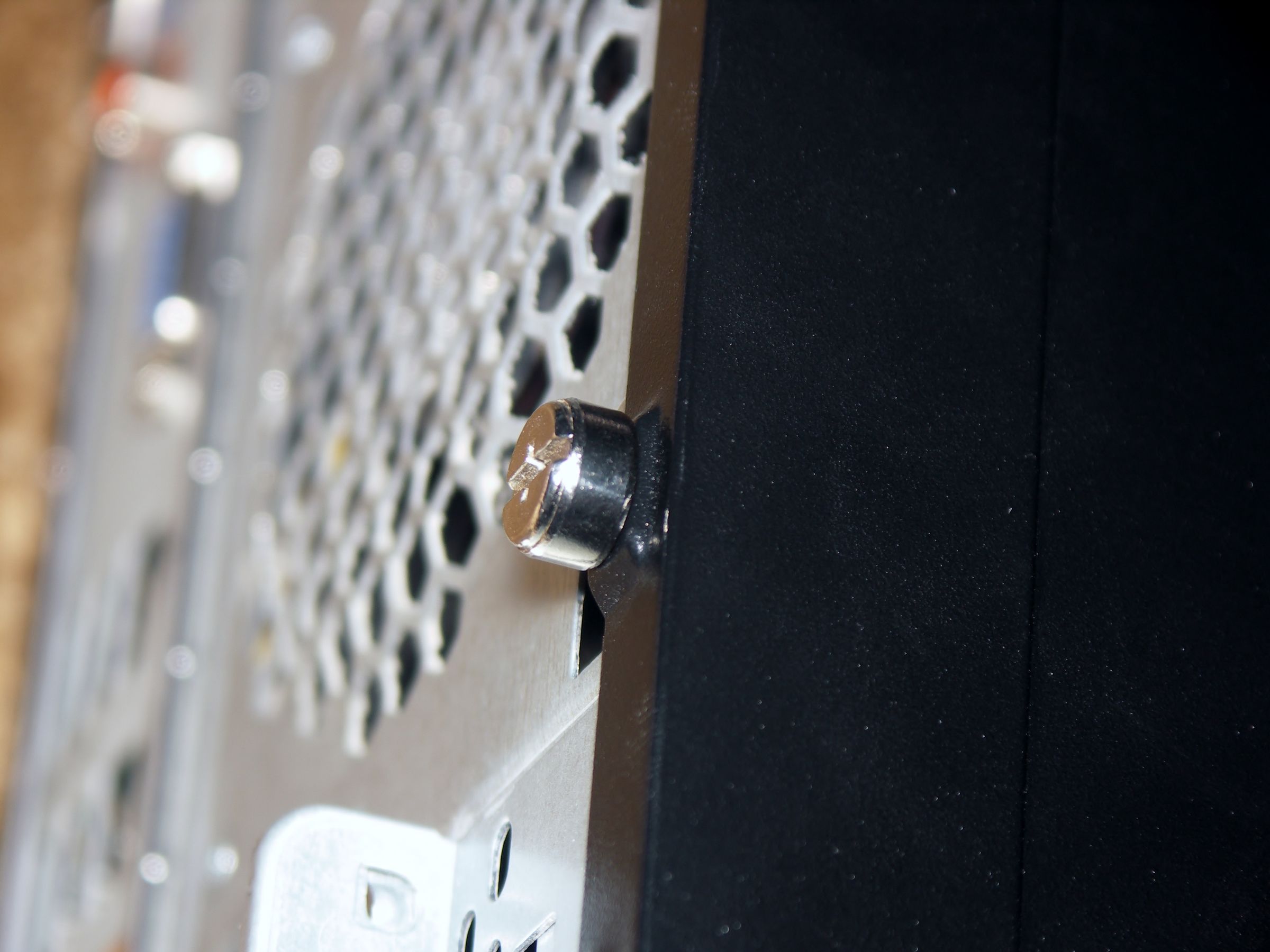 The Extreme Desktop Computer Prank : 5 Steps - Instructables