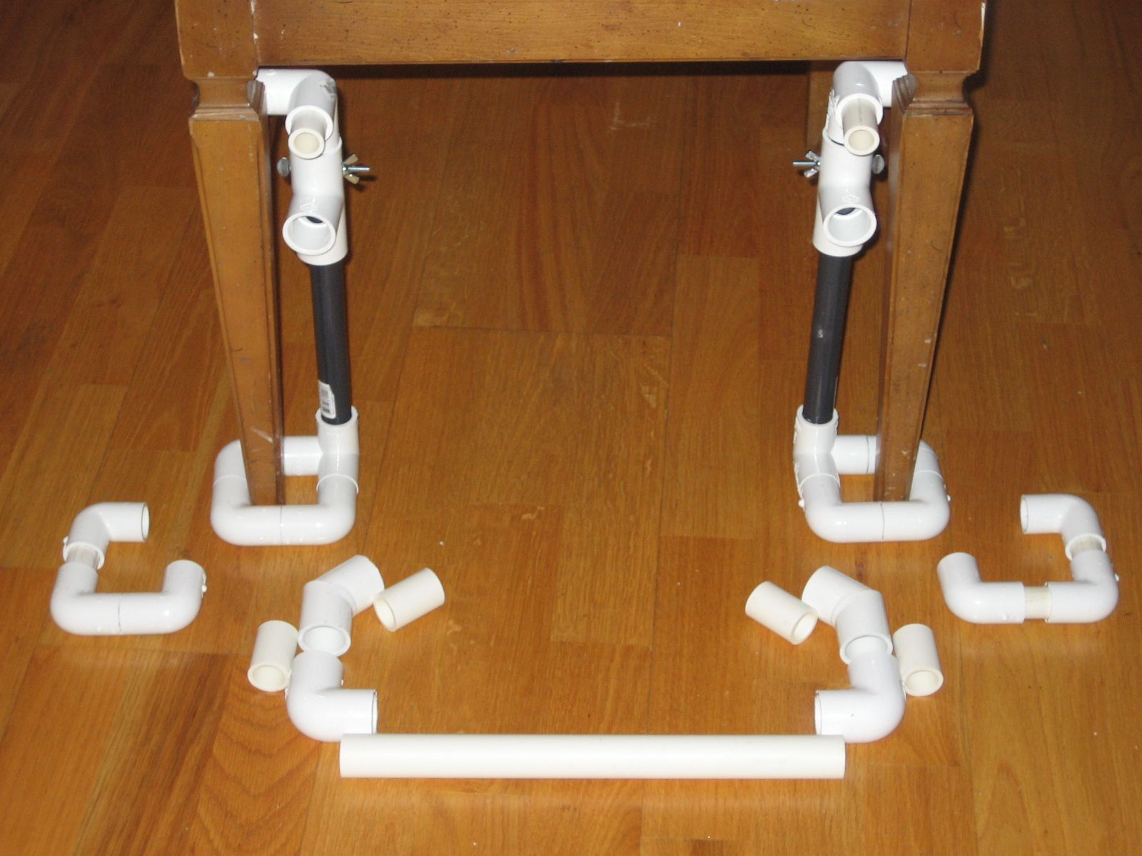 Footrest Helps Kids Sit Comfortably at the Table : 6 Steps (with ...