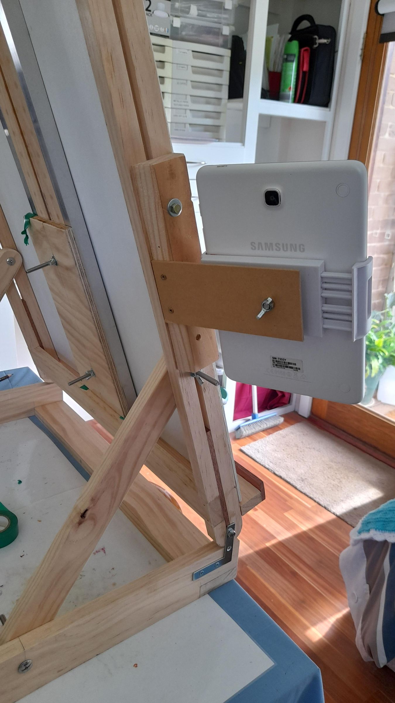 EASEL TABLET OR PHONE HOLDER - FOR REFERENCE PHOTO - Instructables
