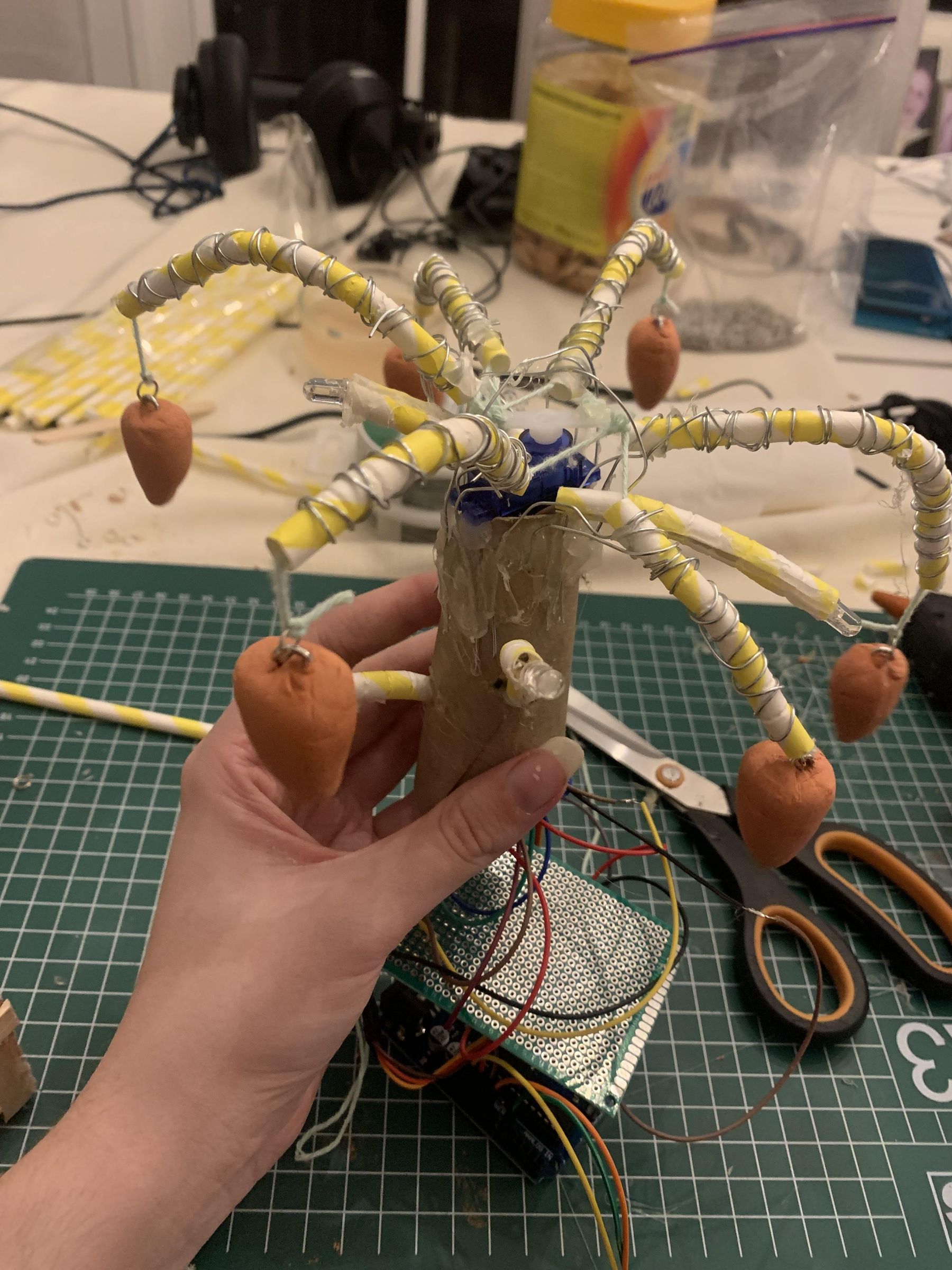 Bewegende En Lichtgevende Fantasie Boom : 9 Steps - Instructables