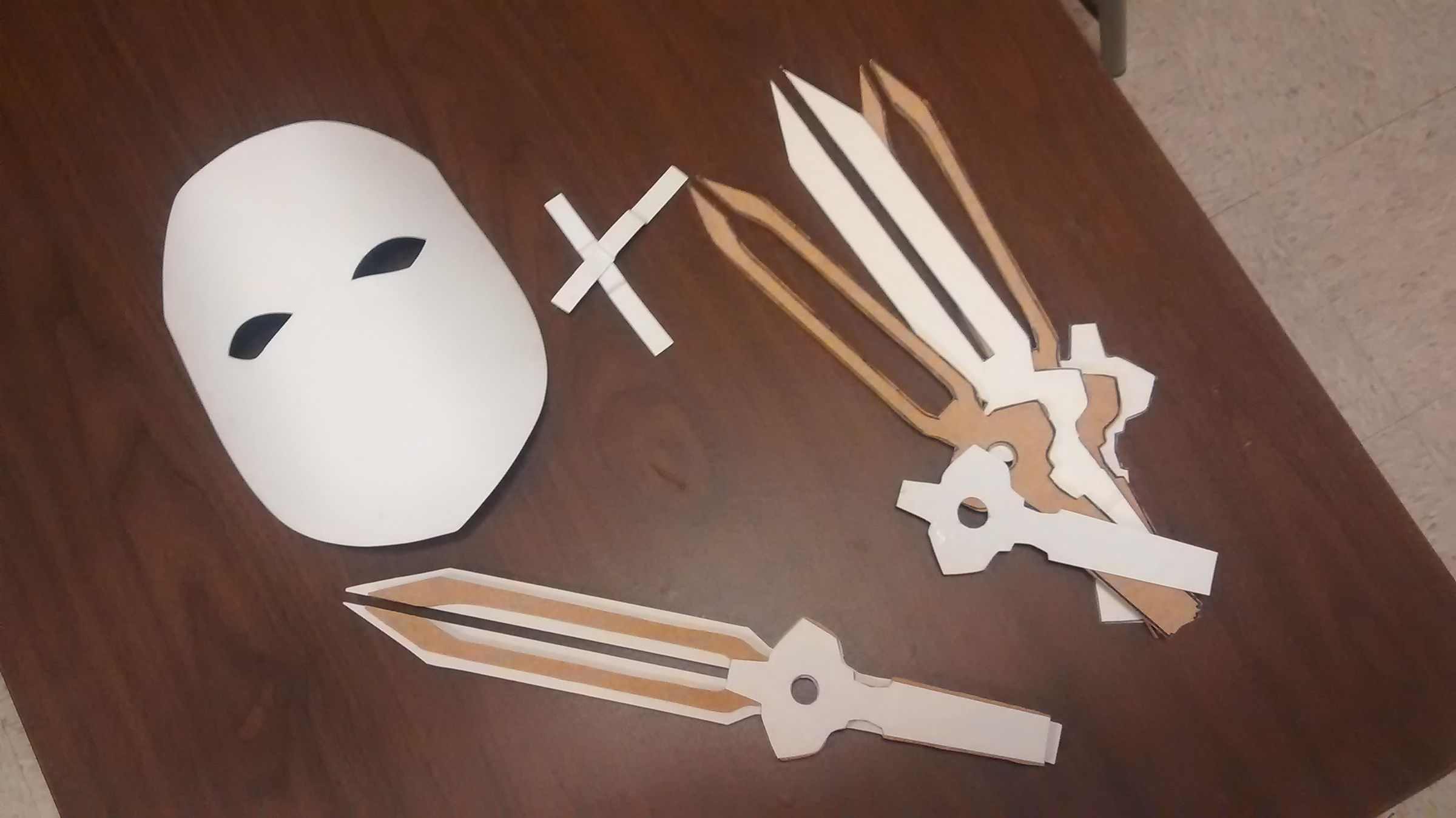 Cosplay Mask Using Thermoplastic (Darker Than Black) : 7 Steps (with ...