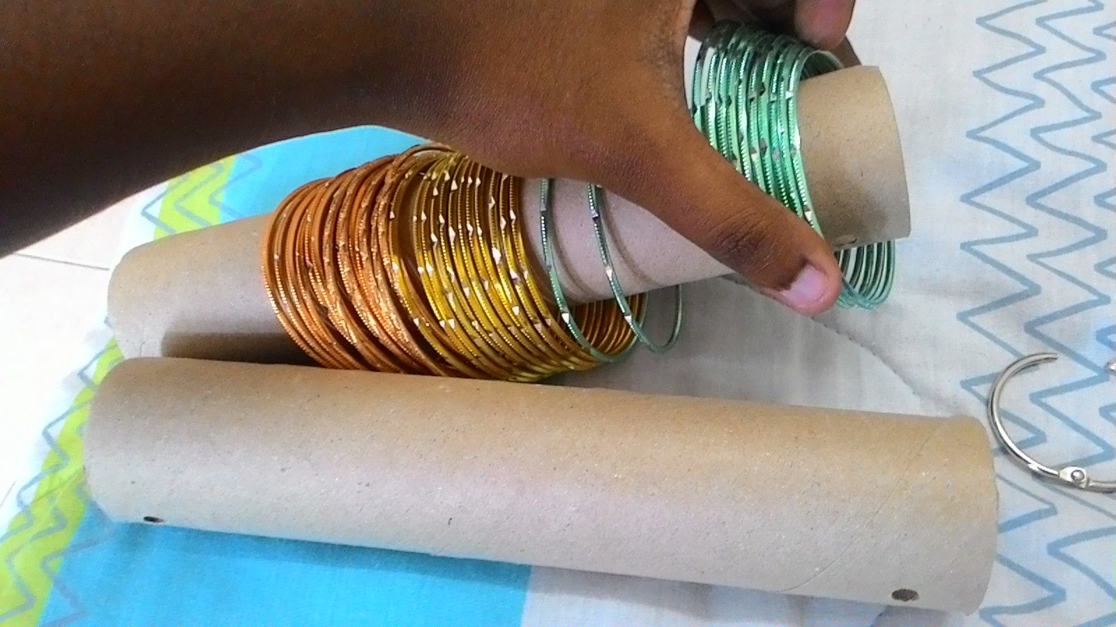 Simple Bangle Holder : 4 Steps - Instructables