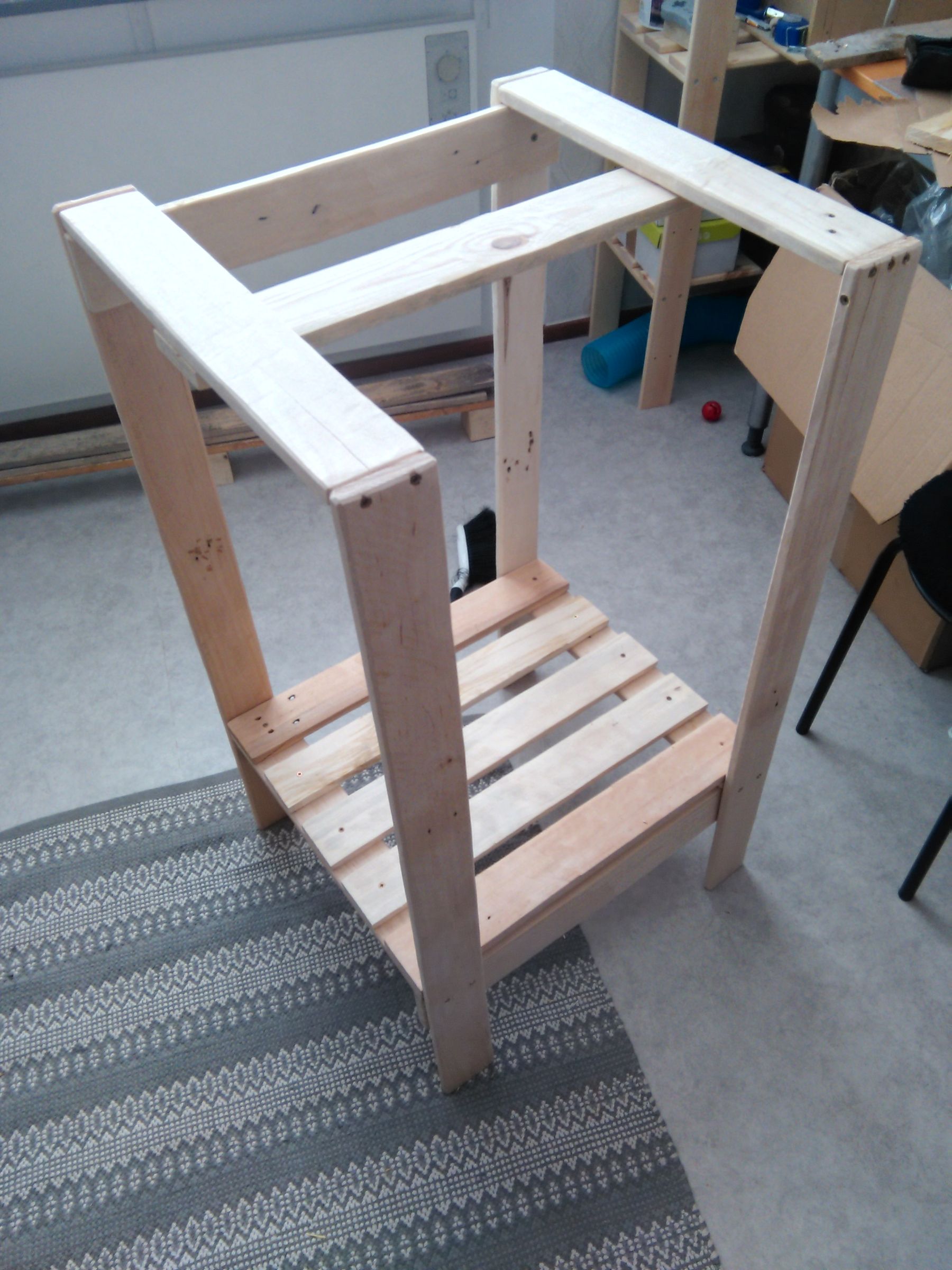 Sturdy Shelf Stand on the Cheap : 6 Steps - Instructables