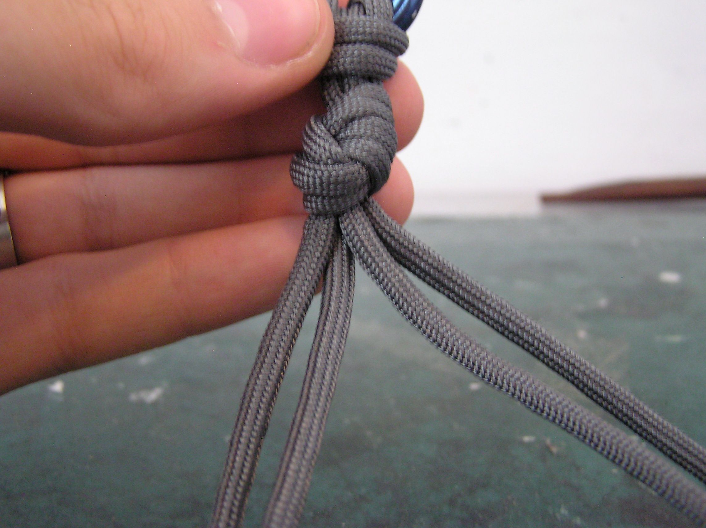 Paracord Water Jug Harness. : 6 Steps (with Pictures) - Instructables