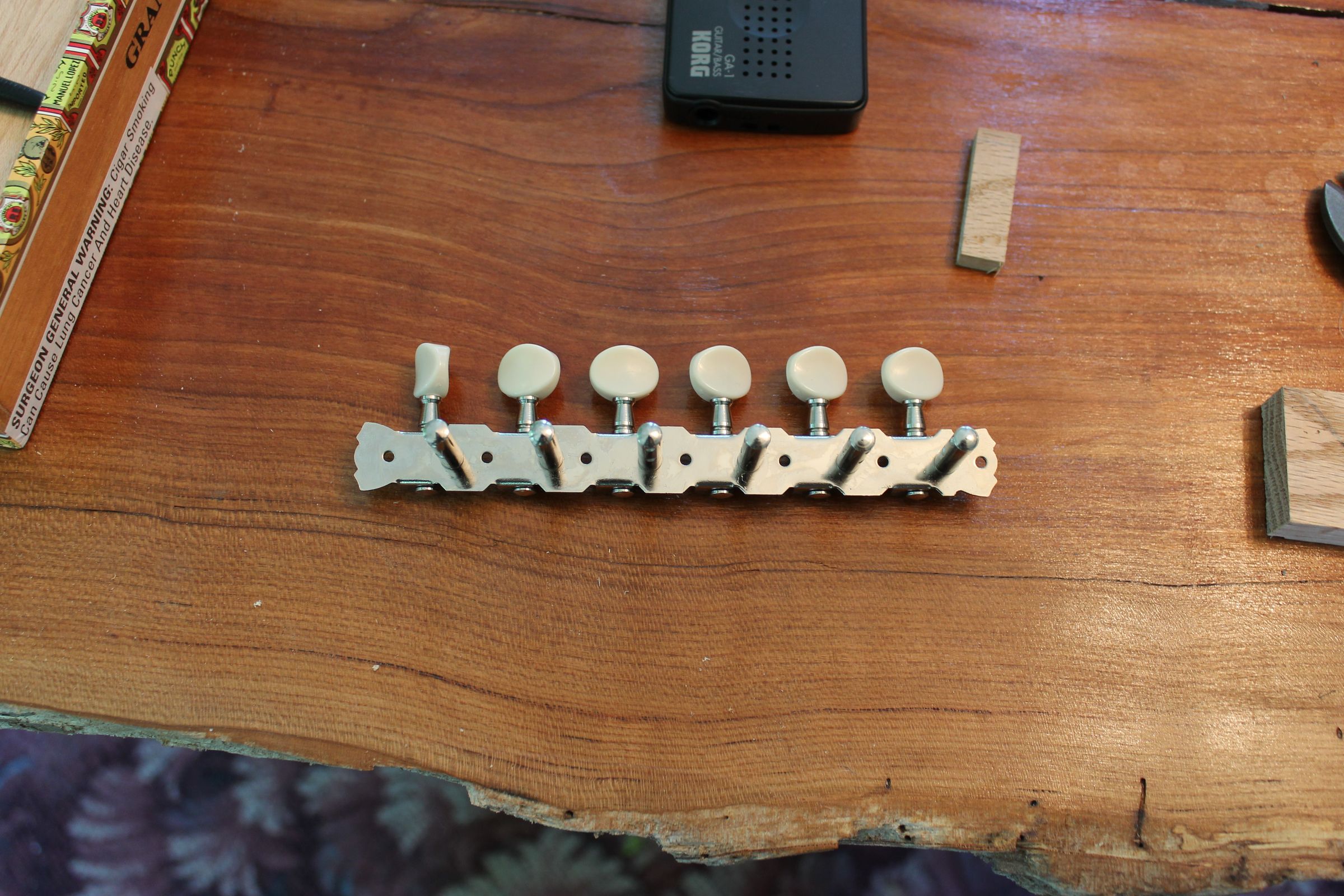 Awesome Cigar Box Dulcimer : 14 Steps (with Pictures) - Instructables