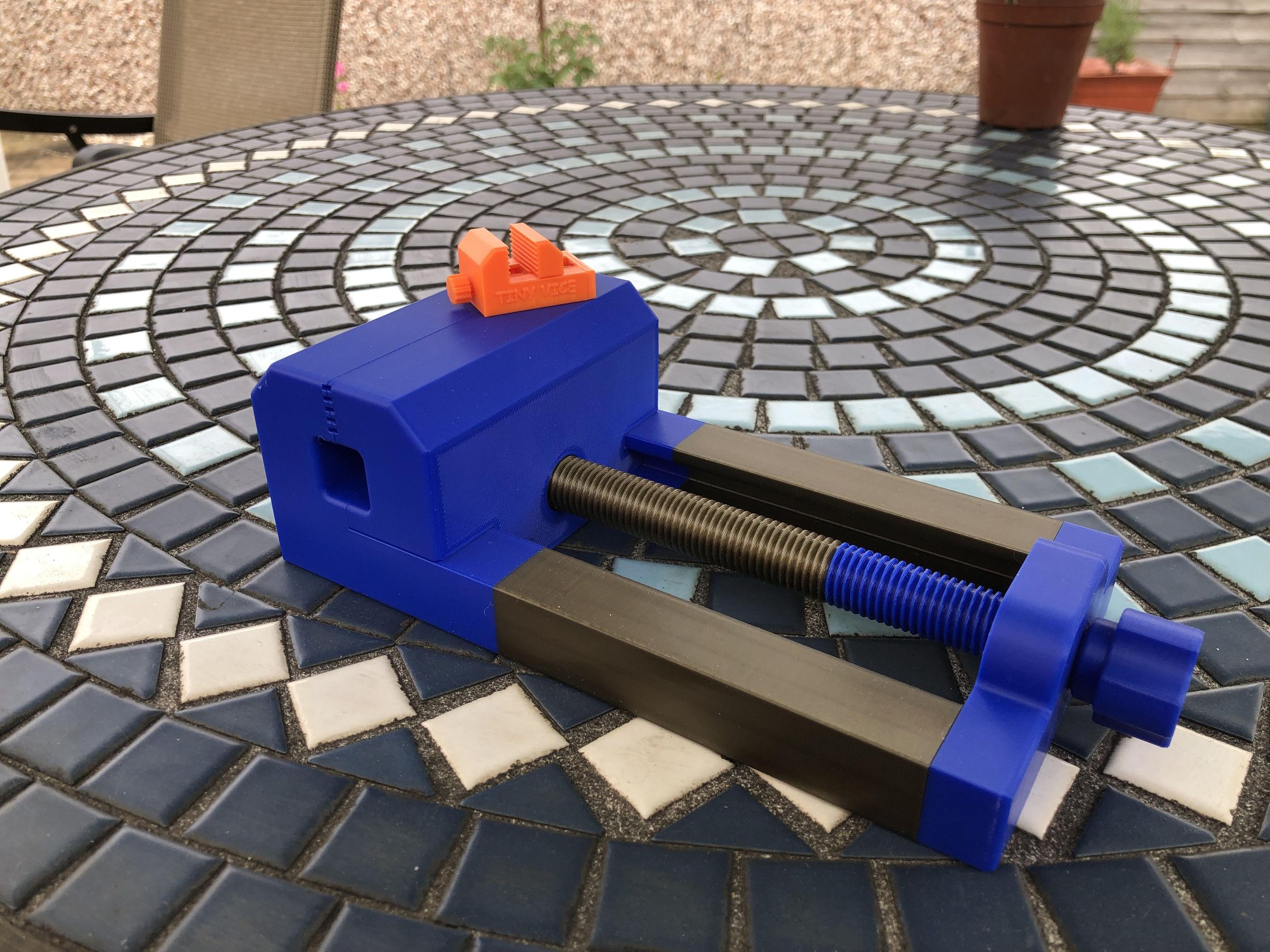 Tiny Vice : 5 Steps (with Pictures) - Instructables