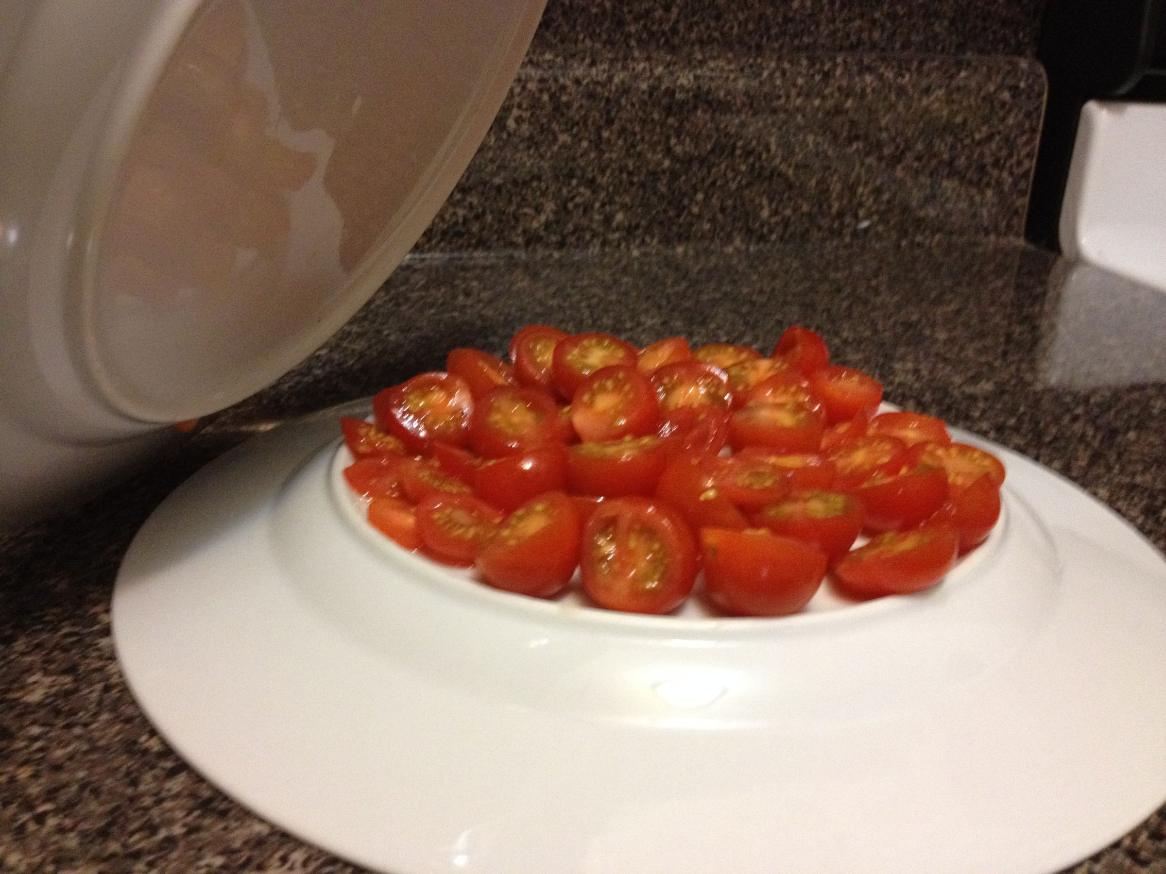 Cut a Pint of Cherry Tomatoes in 3 Seconds! : 6 Steps - Instructables