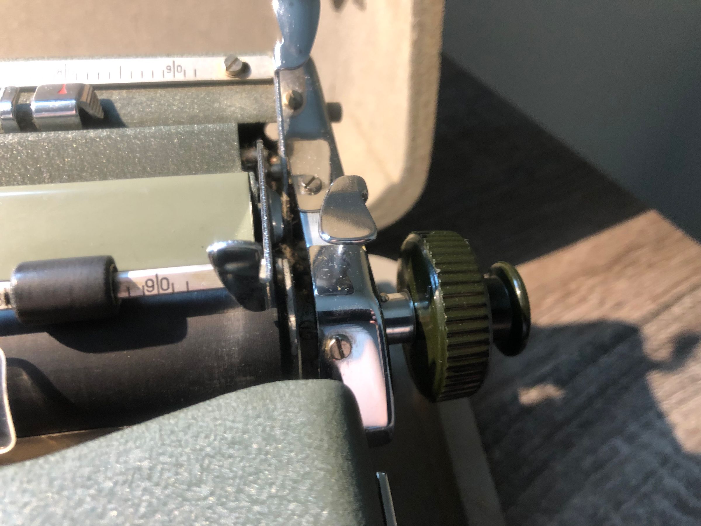 How to Change a Typewriter Ribbon : 8 Steps (with Pictures) - Instructables