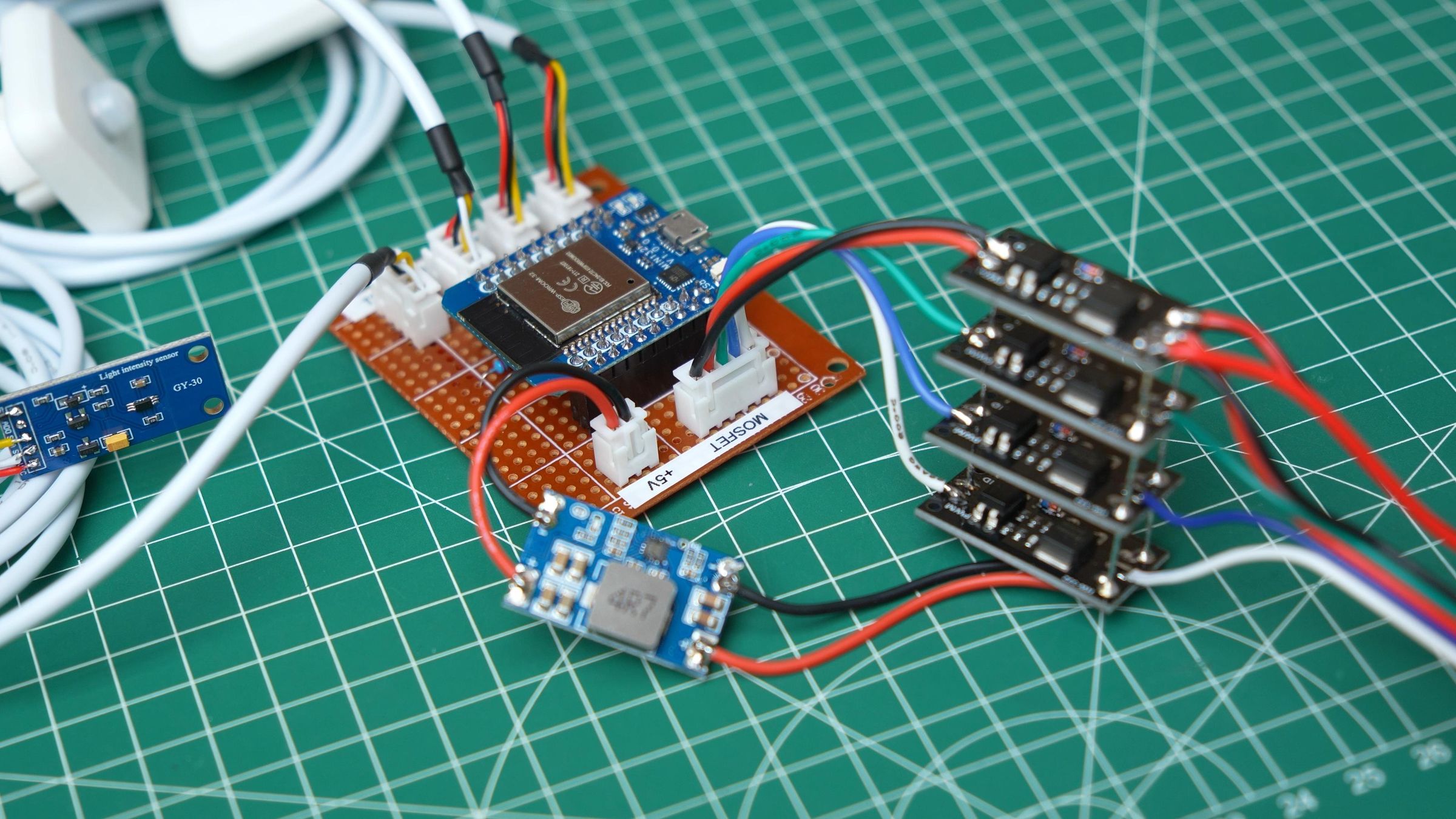 All-in-one RGBW LEDs Controller With Temperature and PIR Sensors! : 10 ...