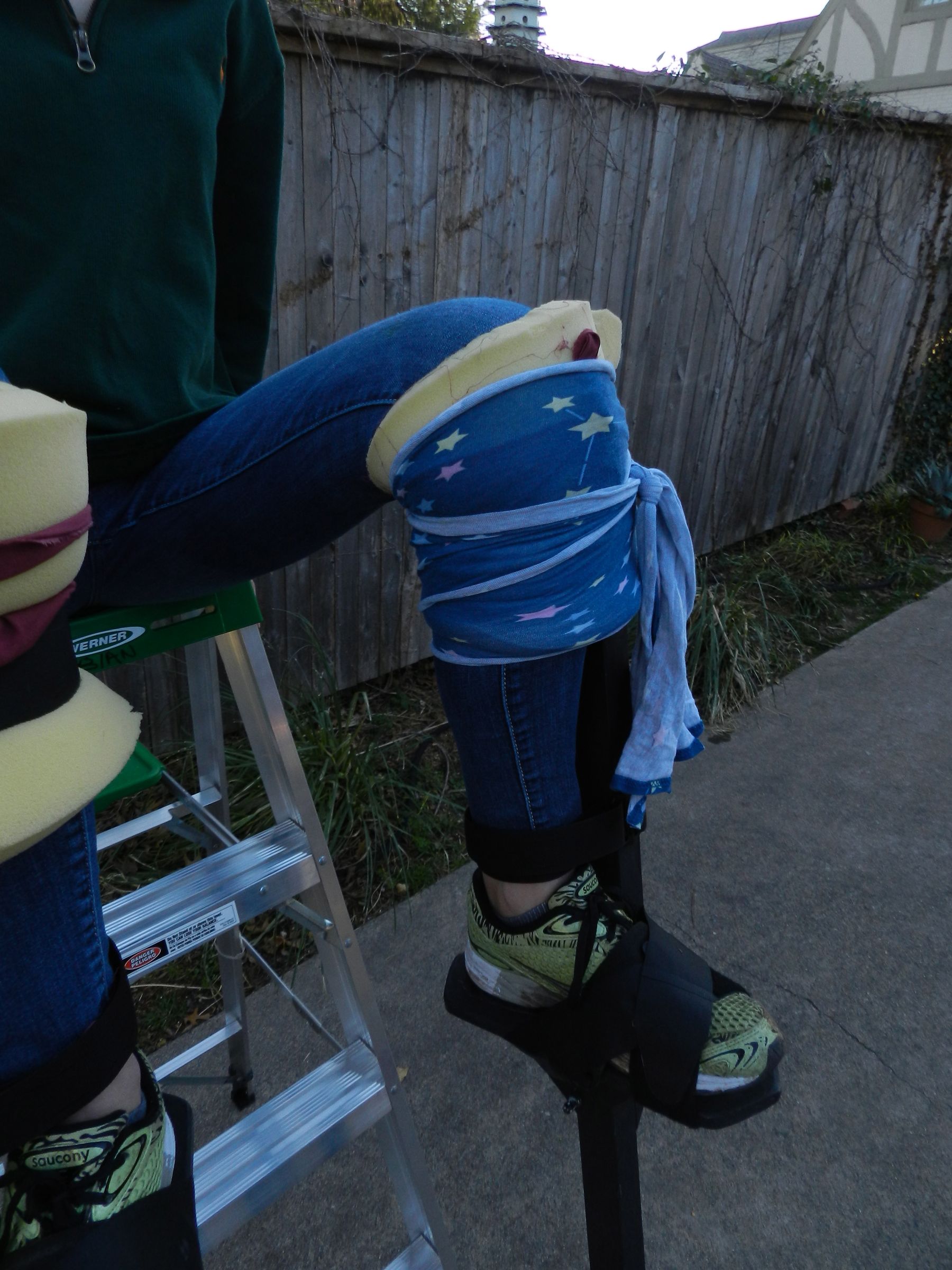 How to Walk on Stilts : 7 Steps (with Pictures) - Instructables