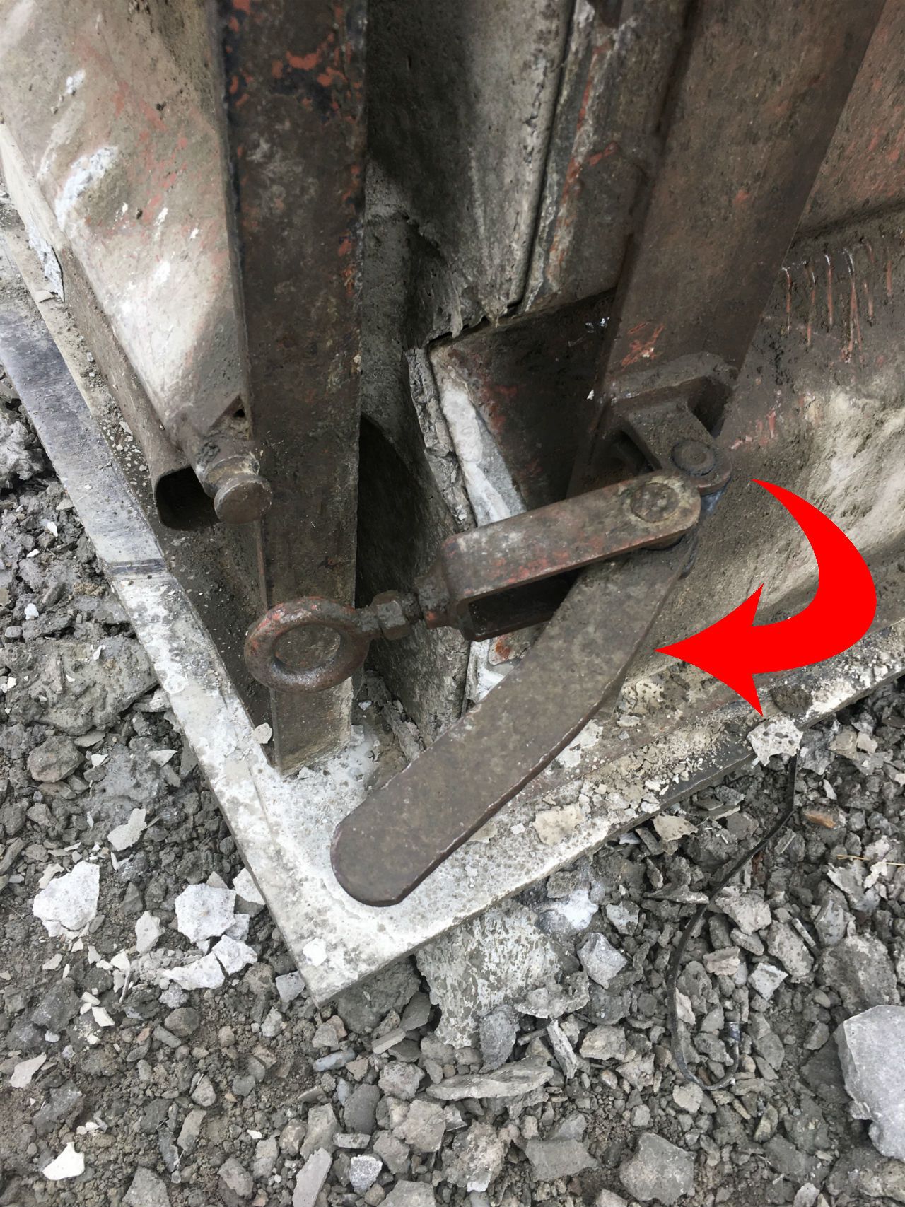 How to Set Up Concrete Block Forms : 10 Steps (with Pictures ...