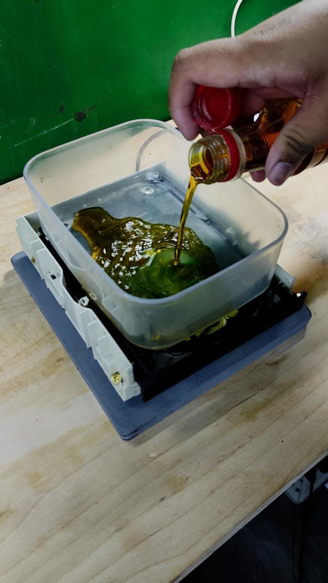 Homebrew PCB Shaker for Etching Using an Old DVD Rom! : 8 Steps (with ...