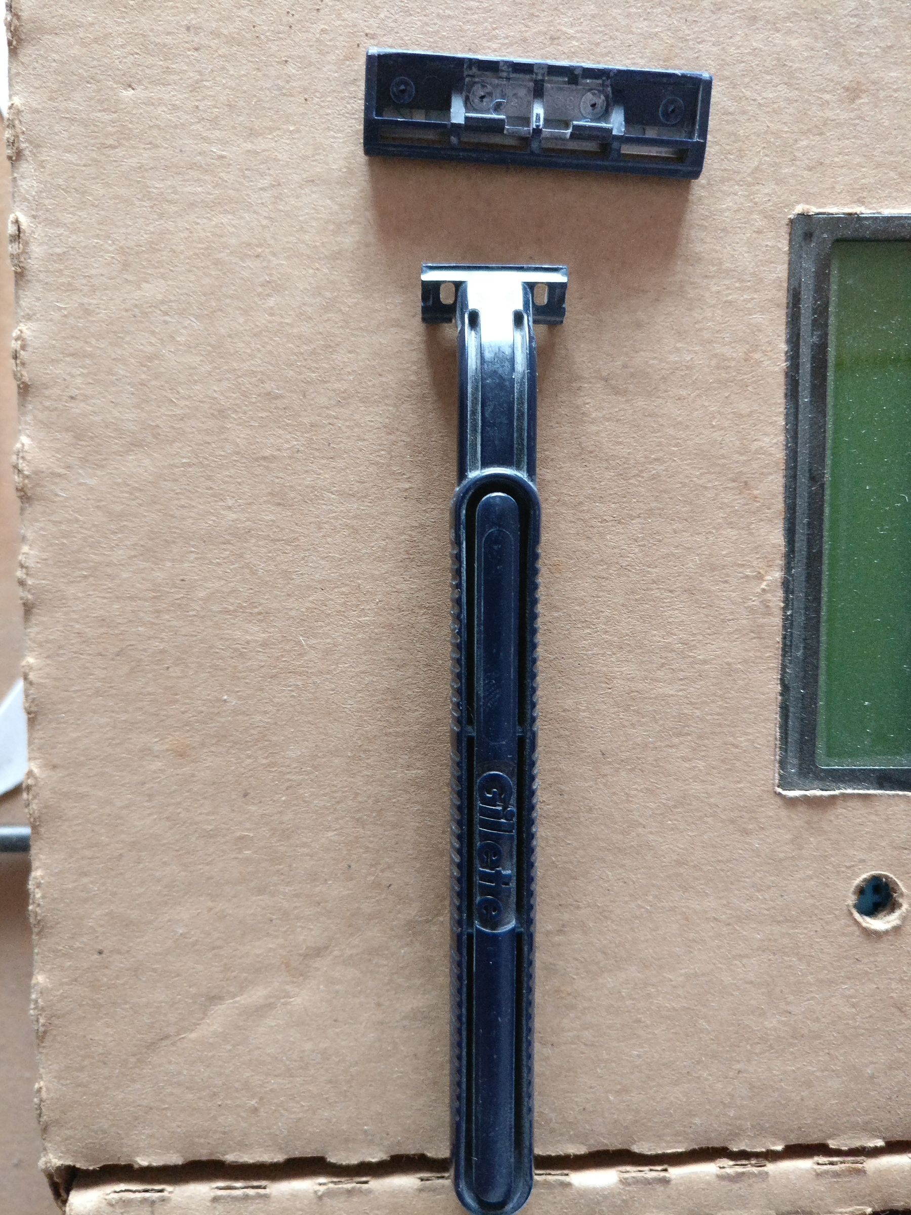 Recycled Razor Blades Clock : 3 Steps (with Pictures) - Instructables