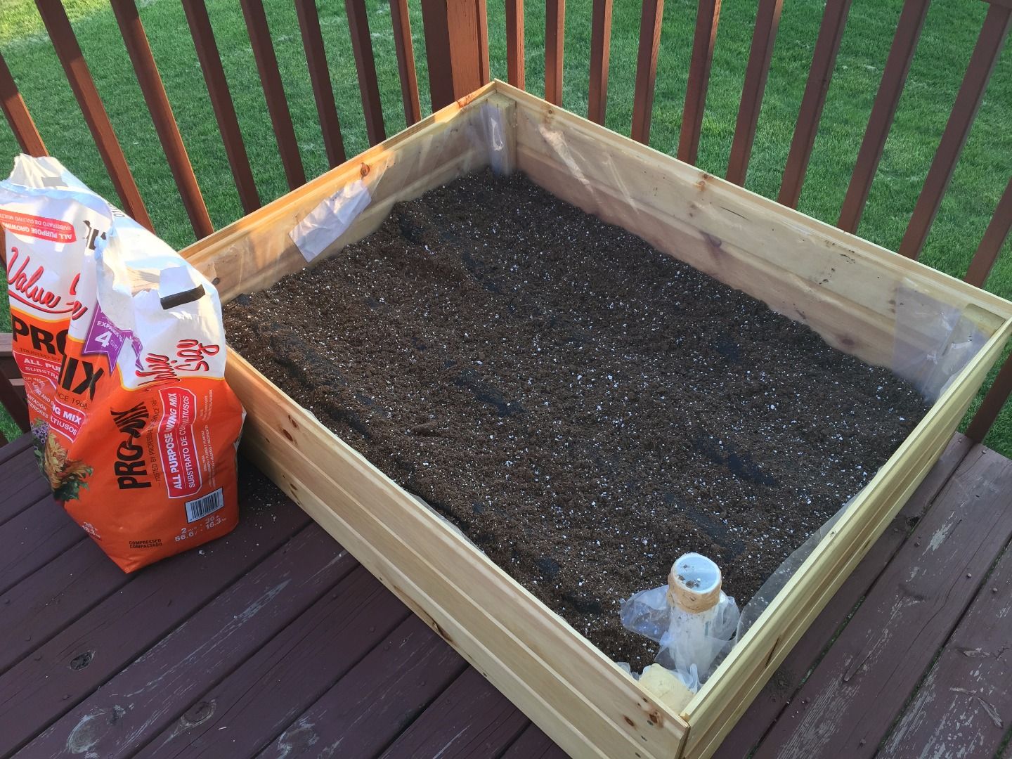 Sub Irrigation Planter Box : 9 Steps (with Pictures) - Instructables