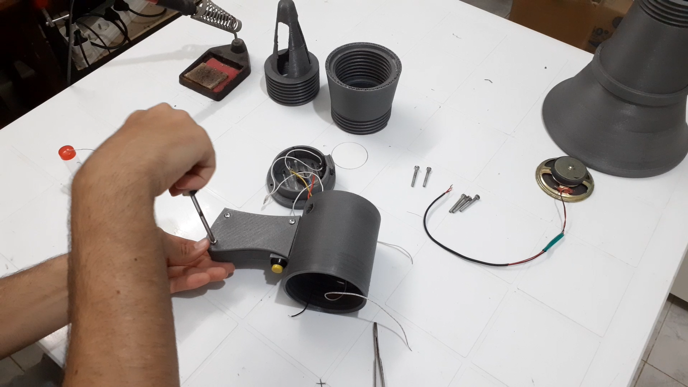 Make a Megaphone : 9 Steps (with Pictures) - Instructables