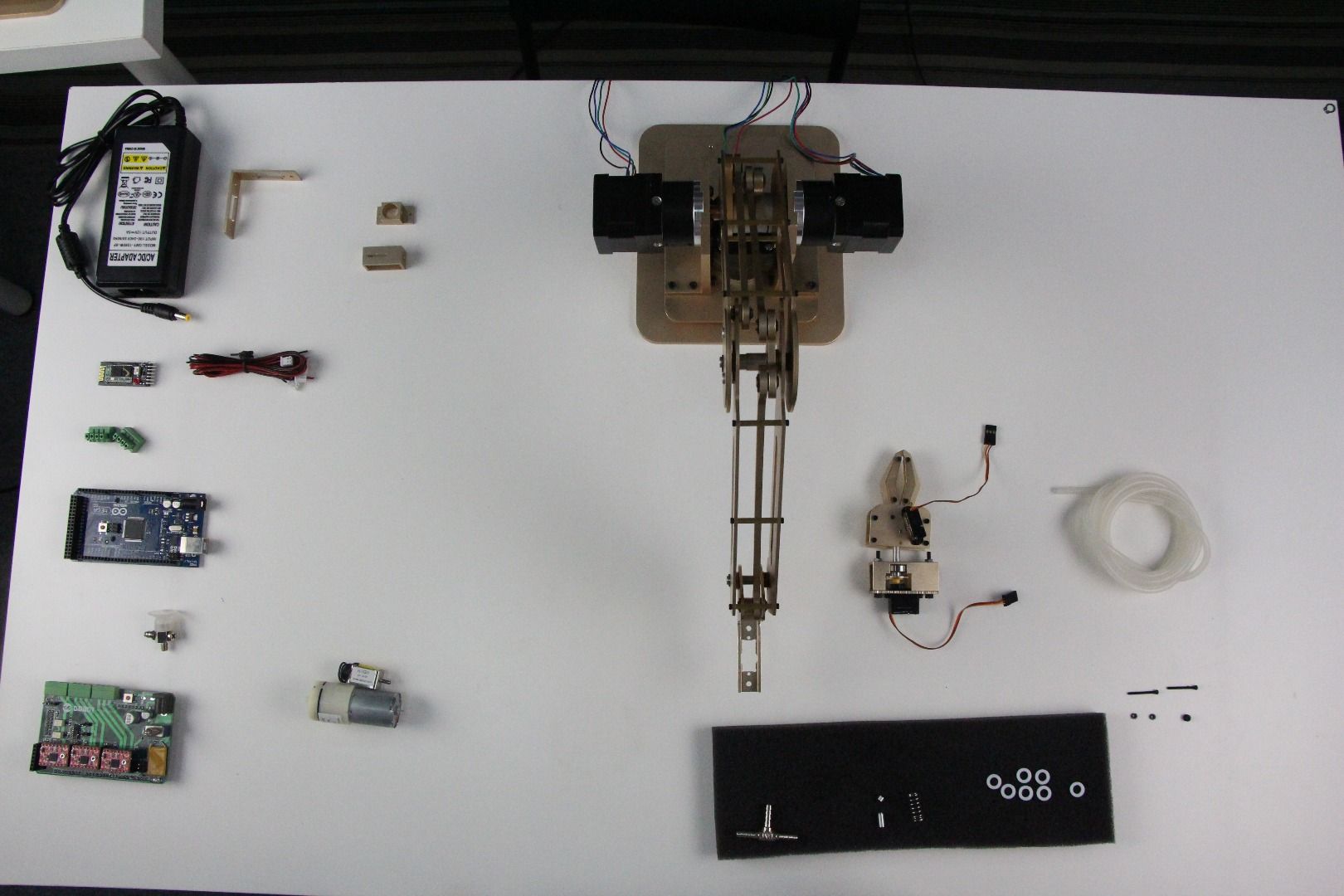 A Multi-controlled High Precision Desktop Robotic Arm : 7 Steps ...