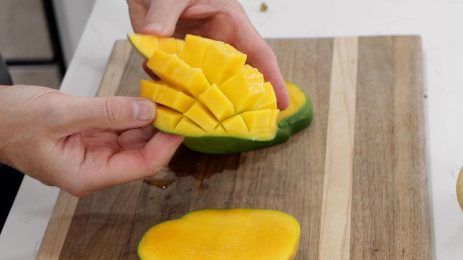 How to Eat a Mango : 7 Steps (with Pictures) - Instructables