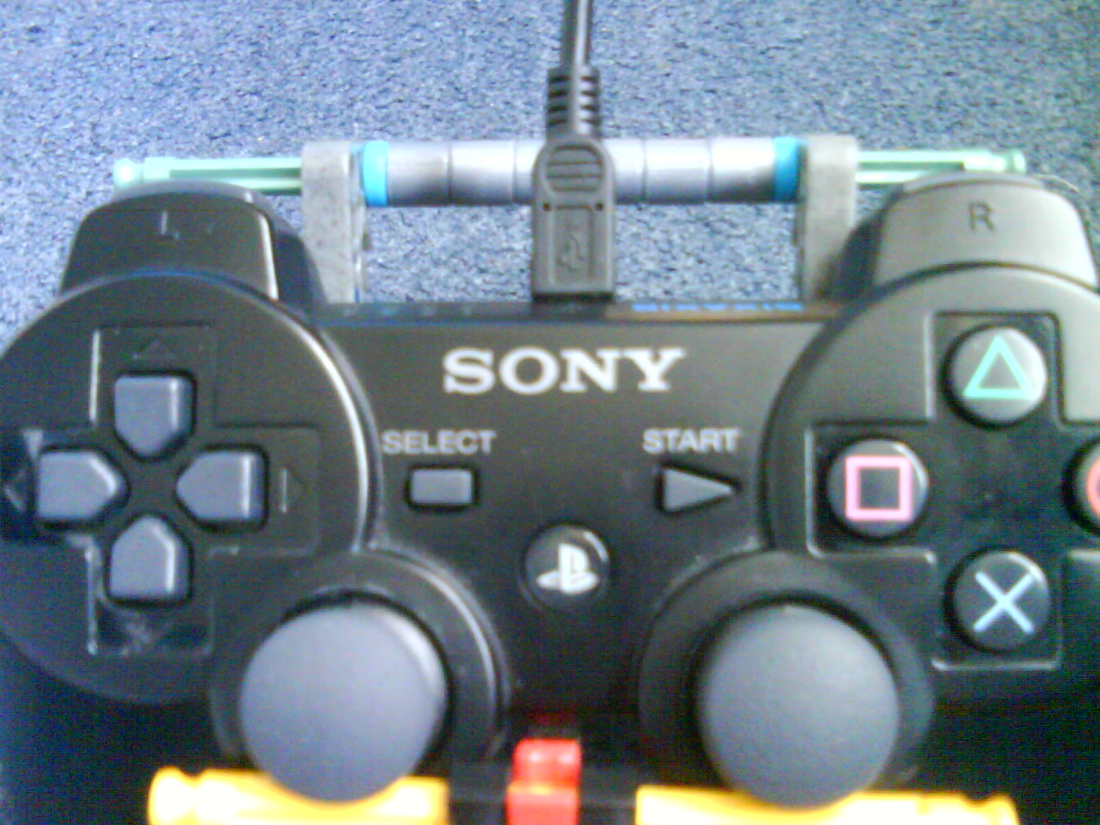 Knex PS3 Controller Stand - Instructables