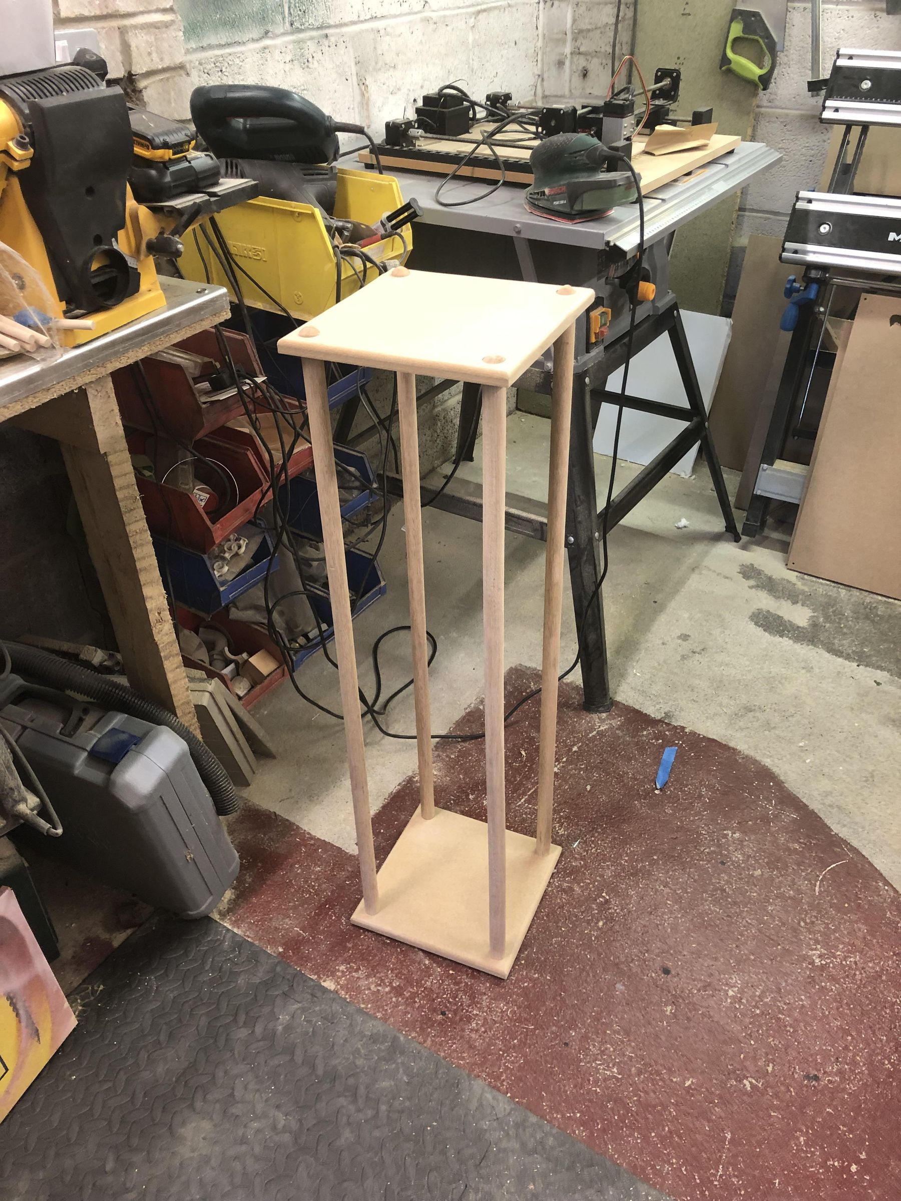 Broom Shaft and MDF Tall Plant Stand El Cheapo! : 5 Steps (with ...
