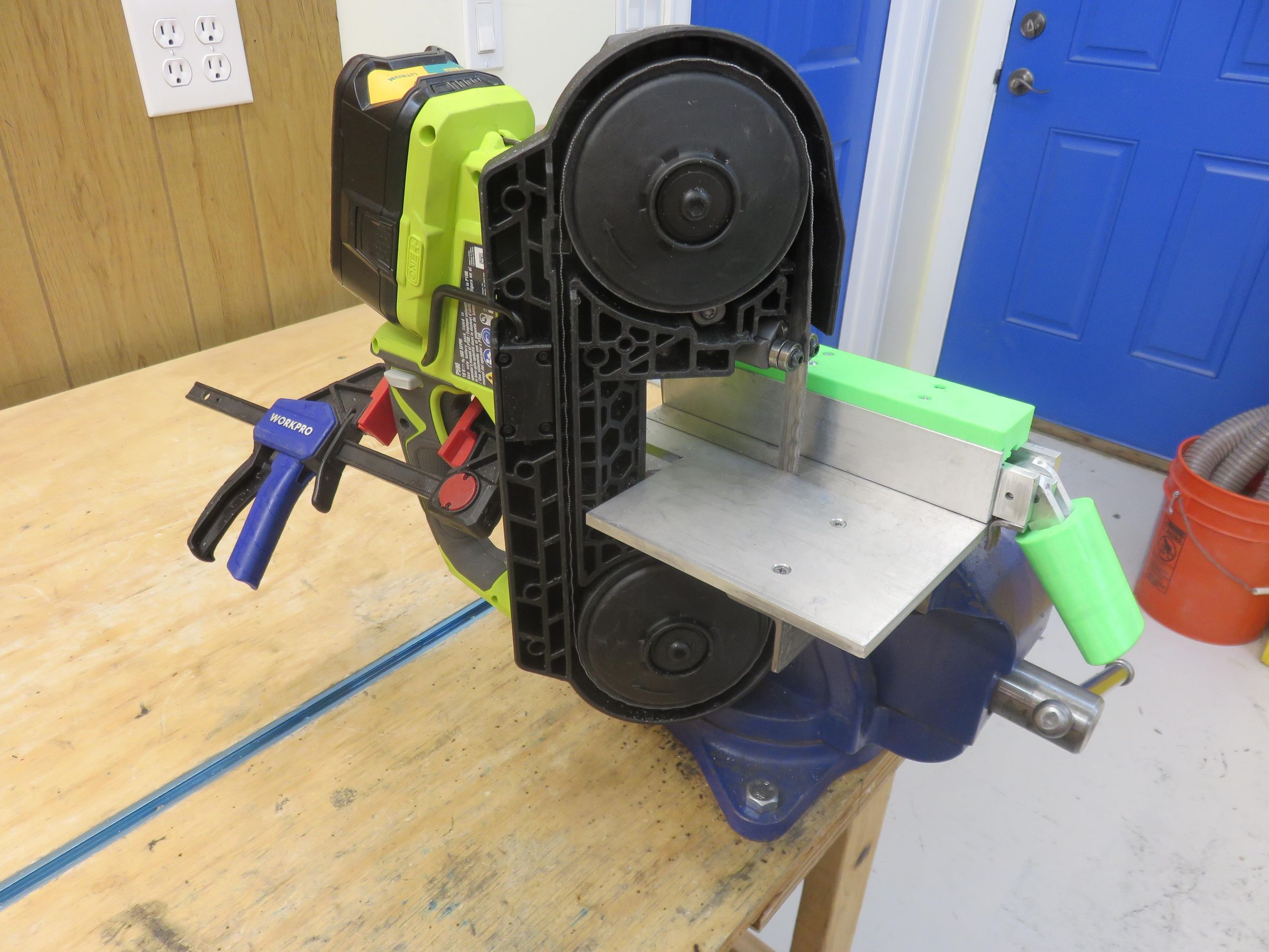 Stand and Accessories for a Portable Bandsaw : 6 Steps - Instructables