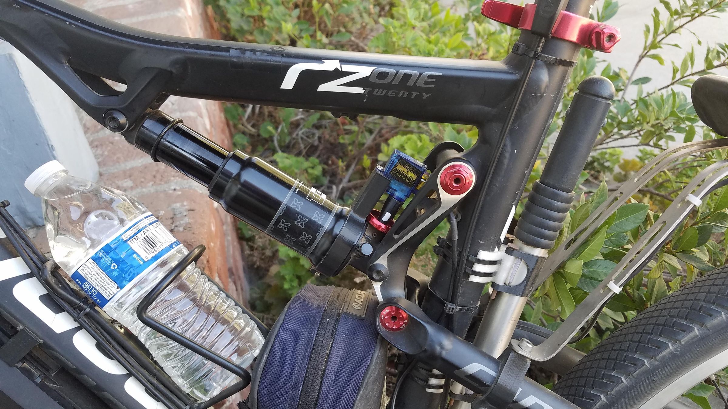 One Button Servo Suspension Lockout : 3 Steps - Instructables